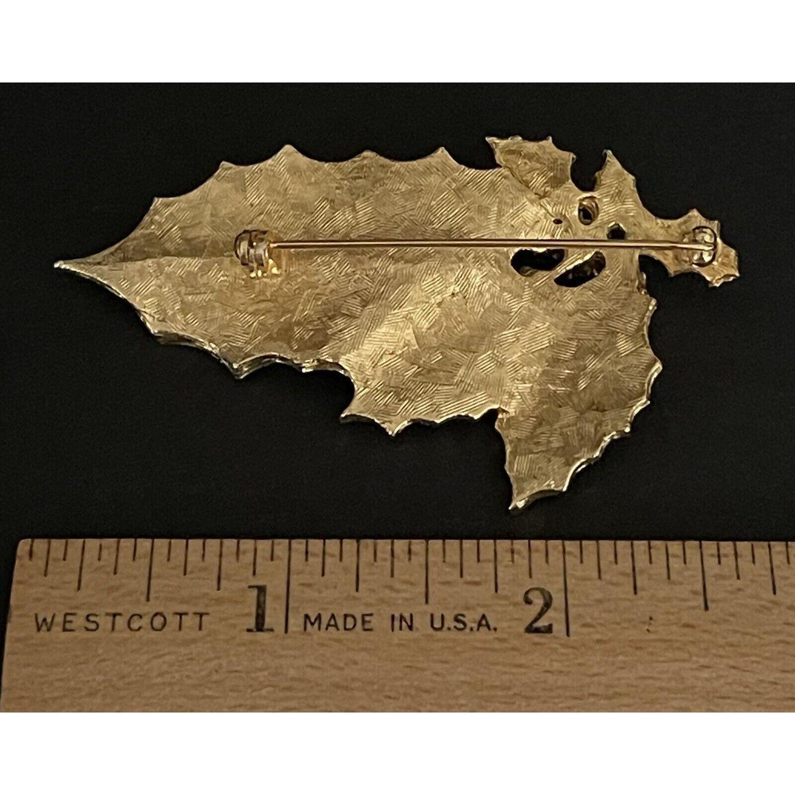 CHRISTMAS HOLLY LEAF BROOCH Pin Gold Tone Rhinestone Berries Enamel ...