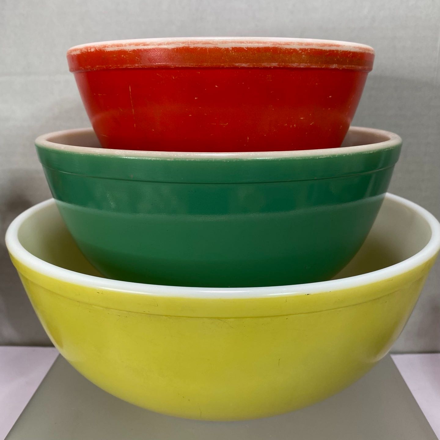 Set Of 3 Pyrex Primary Colors Mixing Bowls