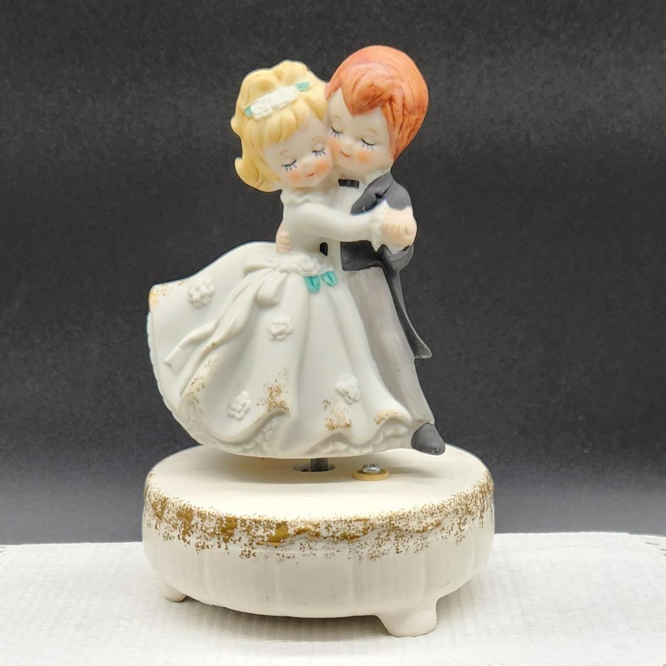 Sankyo Bride & Groom Rotating Music Box Vintage Ceramic