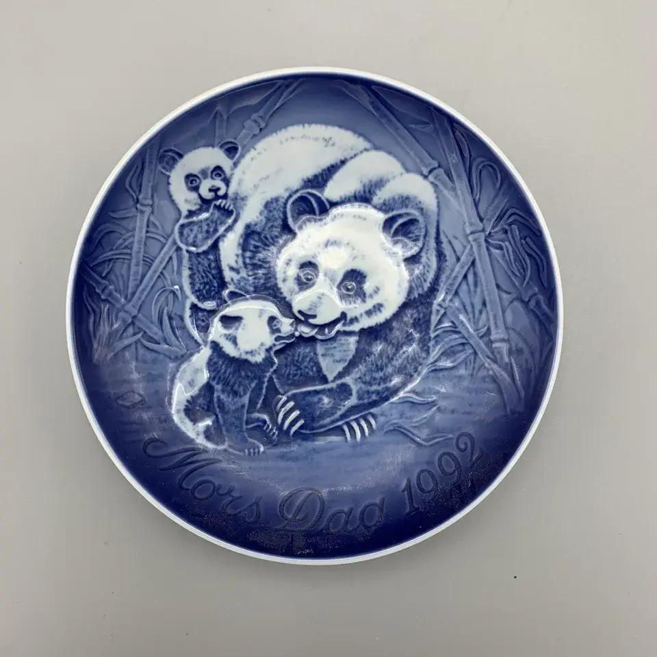 1992 Bing and Grondahl Mother’s Day Plate Panda with Cubs Wildlife Ltd ...