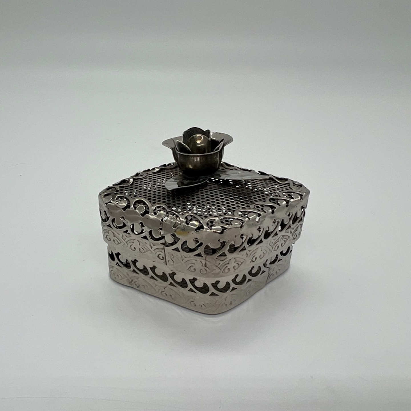 Vintage Silver Tone Mesh Trinket Box With Rose Bud