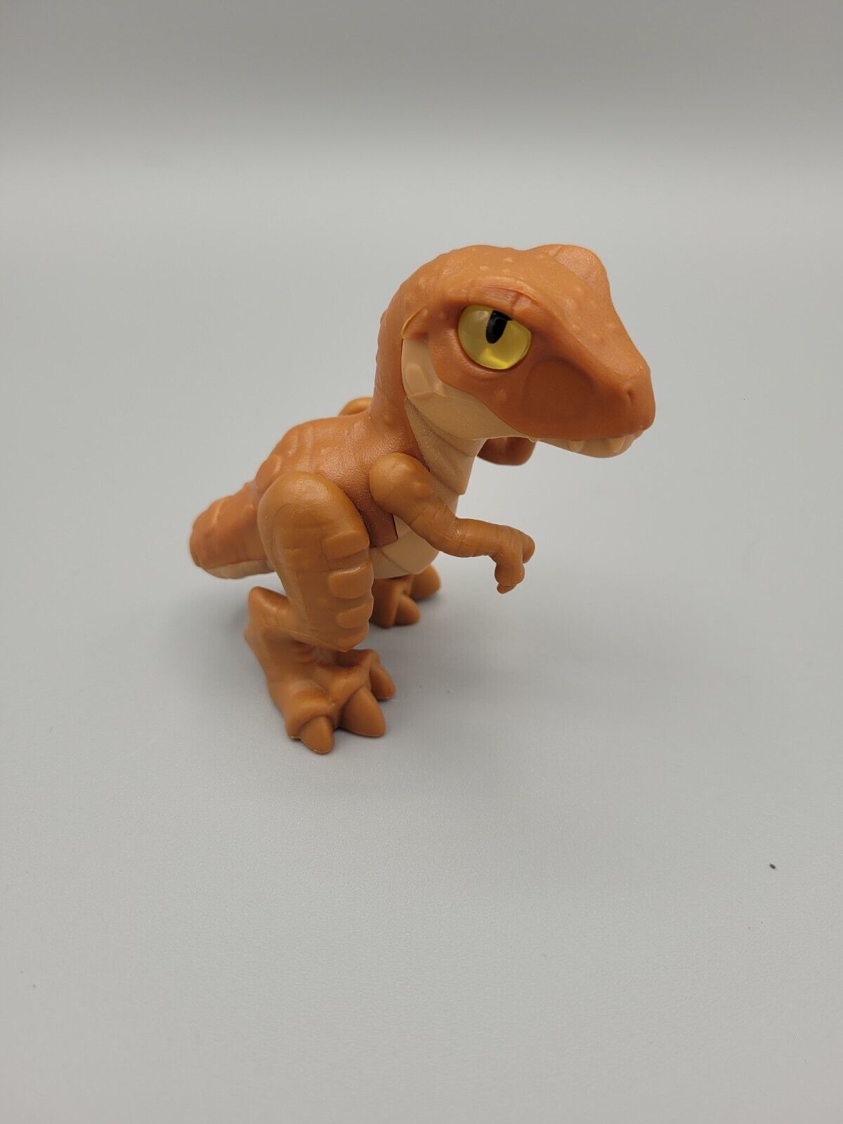 Imaginext Jurassic World Hatchling Baby T-rex Toy Figurine