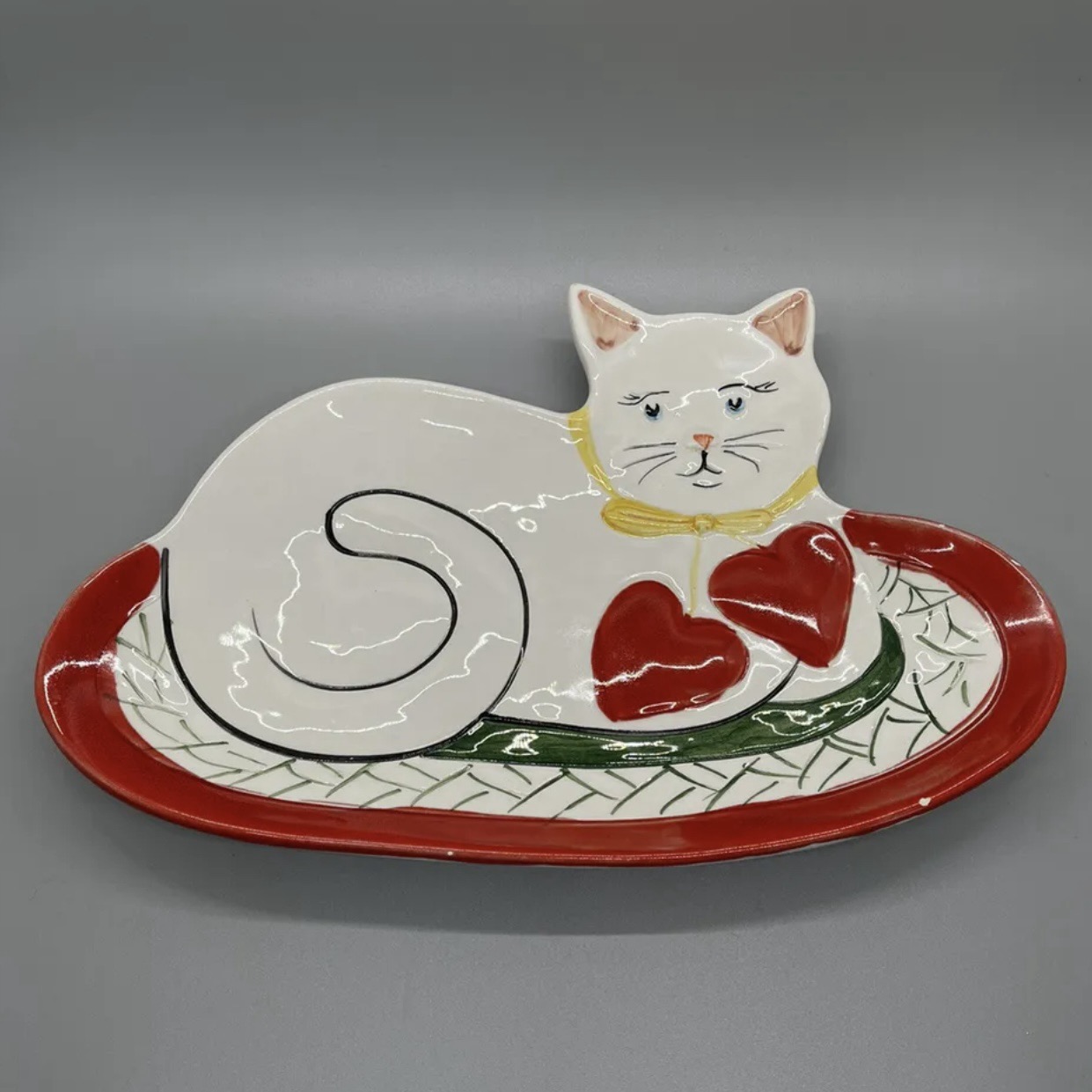 Italian Pottery Figural White Cat Candy Dish Snack Plate Hearts Valentine