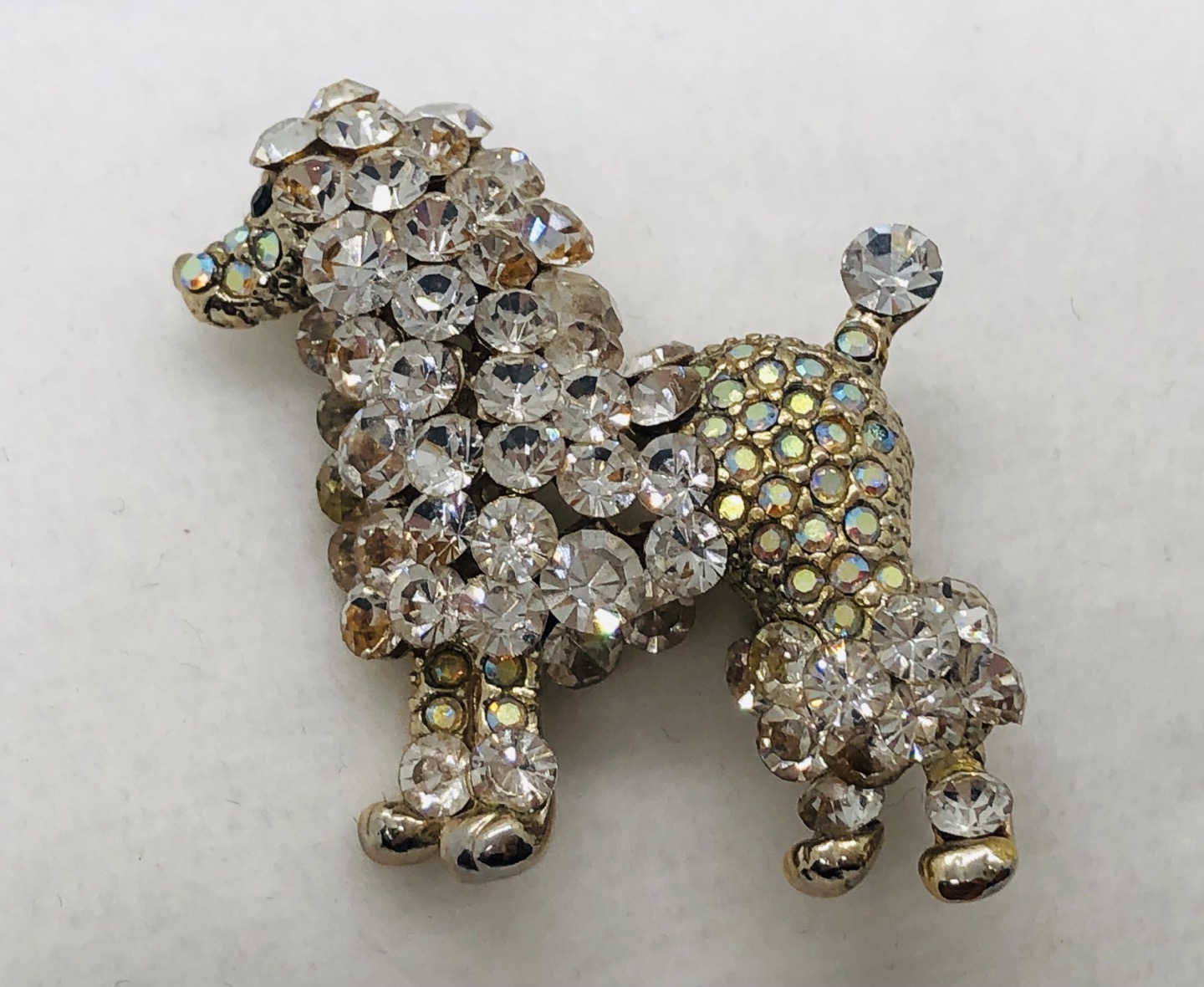 VINTAGE DOG/POODLE RHINESTONE ENCRUSTED GOLD TONE 1 1/4” BROOCH PIN