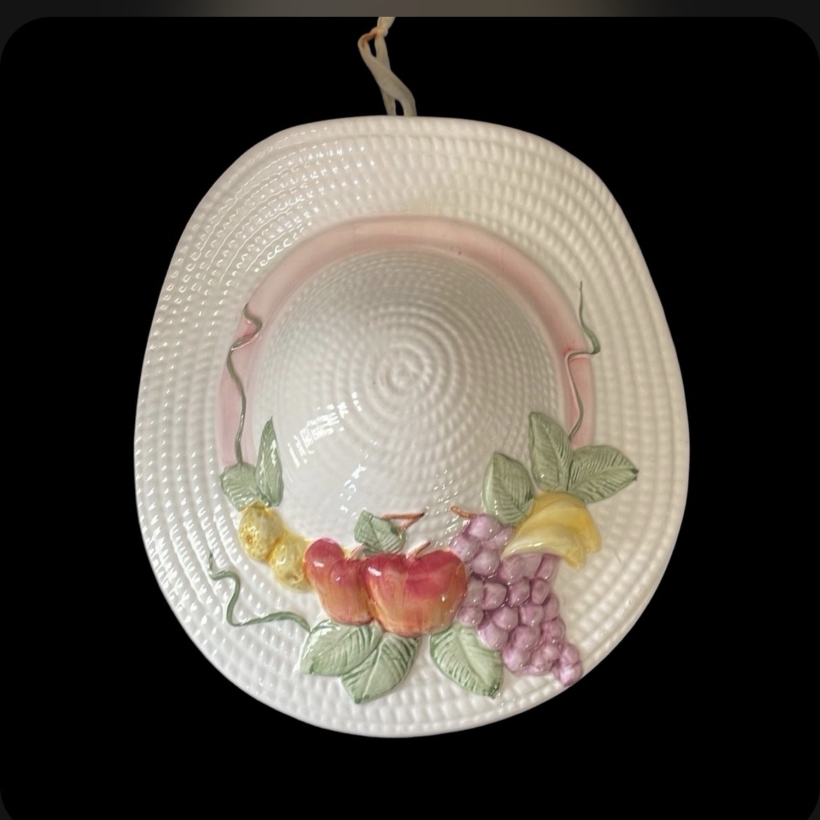 White Ceramic Straw Hat Fruit Hanging Wall Pocket Planter Home Decor