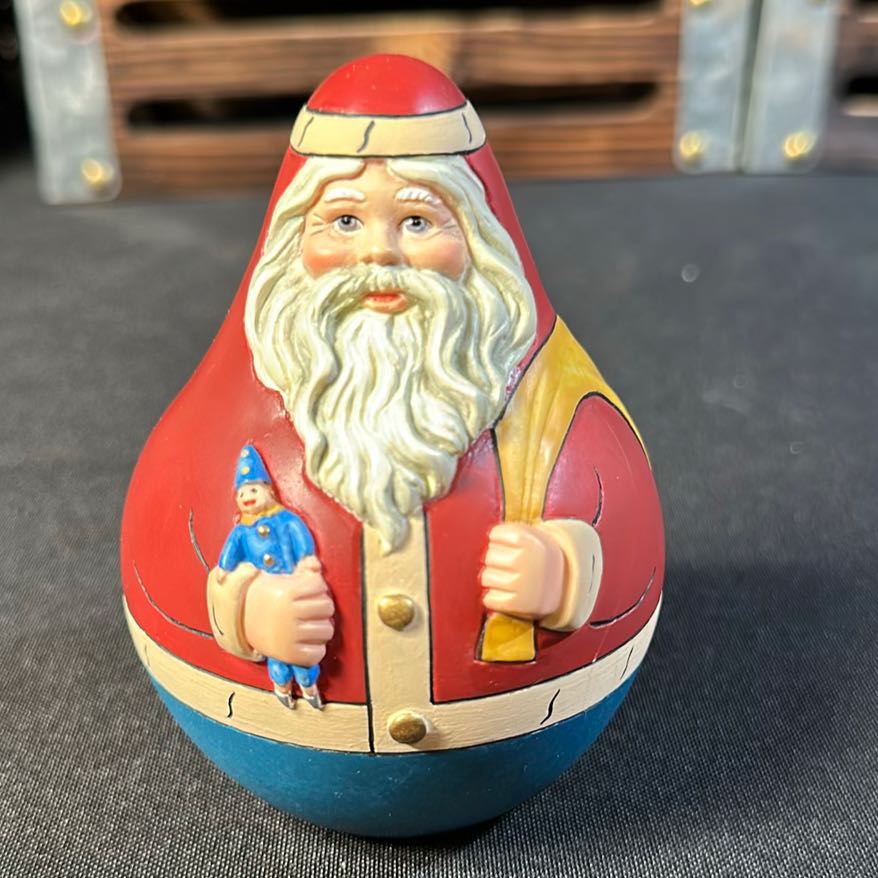 LENOX Christmas SANTA FROM THE COLLECTORS TREASURY OF SANTAS 1996