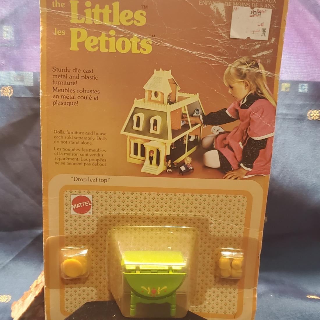 Folding Table, 4 cups and saucers from The Littles by Mattel