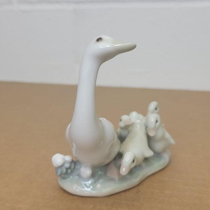 Lladro Mother Goose Duck and Ducklings Goslings Figurine
