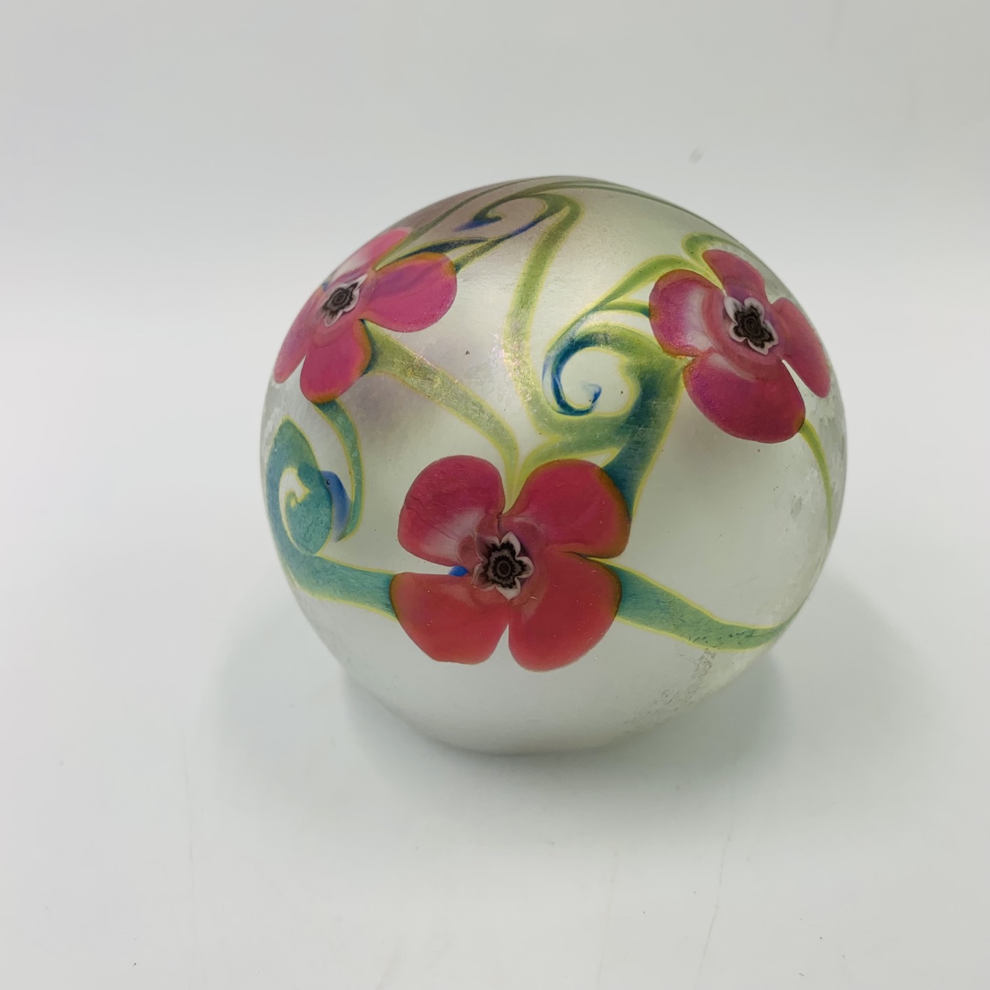Beautiful Floral Vandermark Art Glass Paperweight