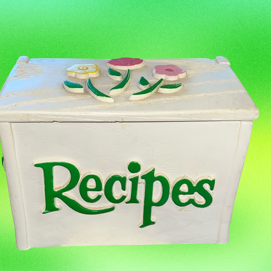 1985 FTD WOOD RECIPE BOX WITH CARDS