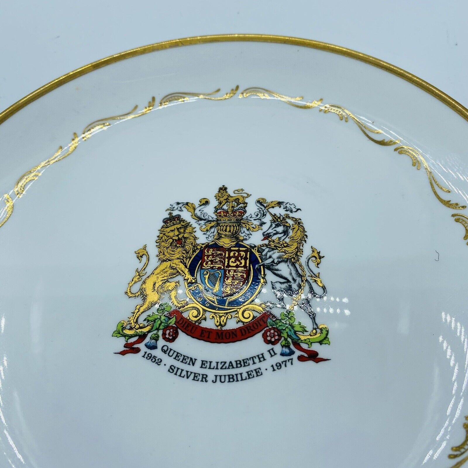 Queen Elizabeth II 1977 Jubilee Royal Insignia Commemorative Plate Gold ...