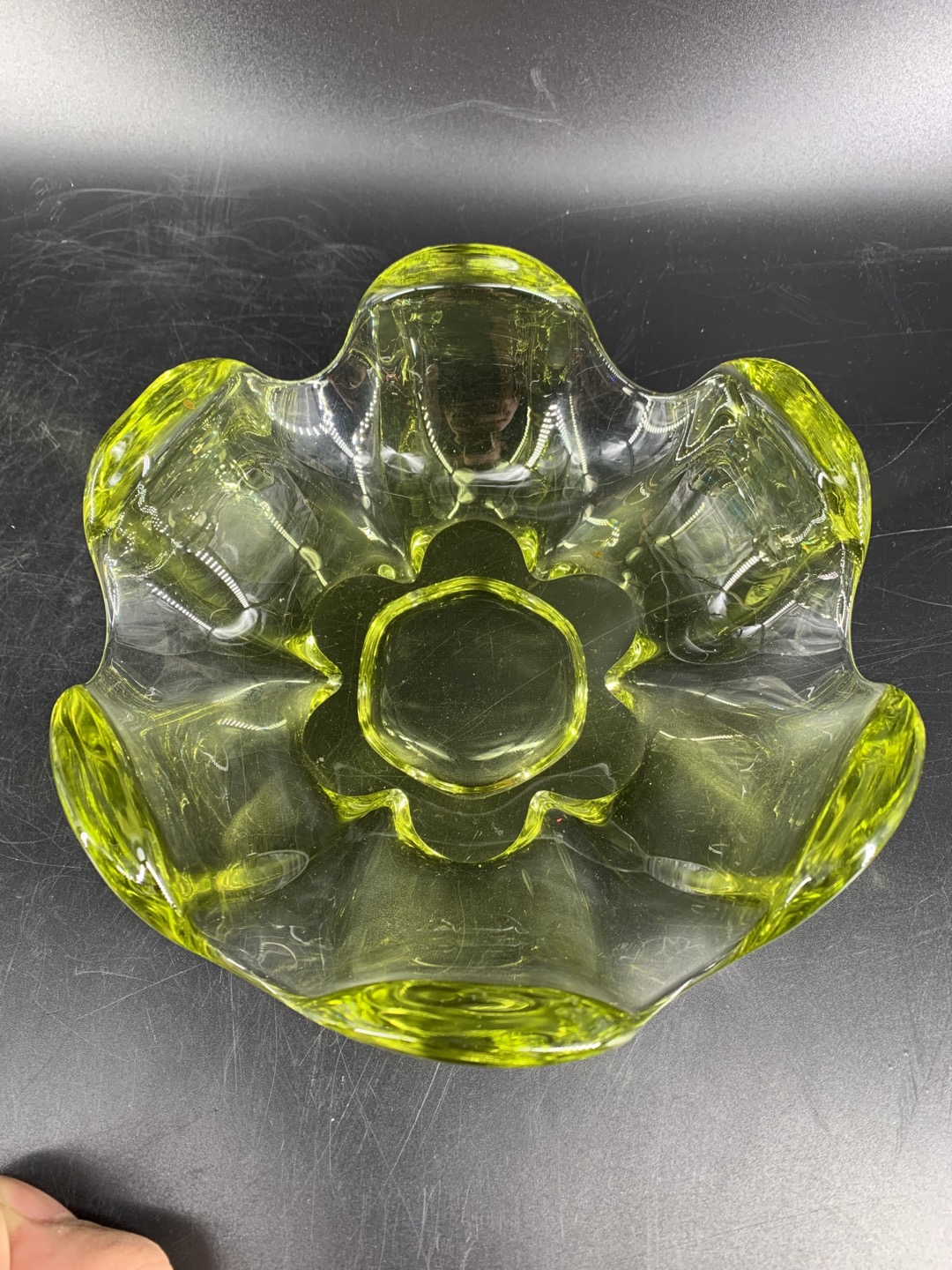 Duncan Miller Canterbury Green Glass Flower Pedals Bowl Antique/vintage