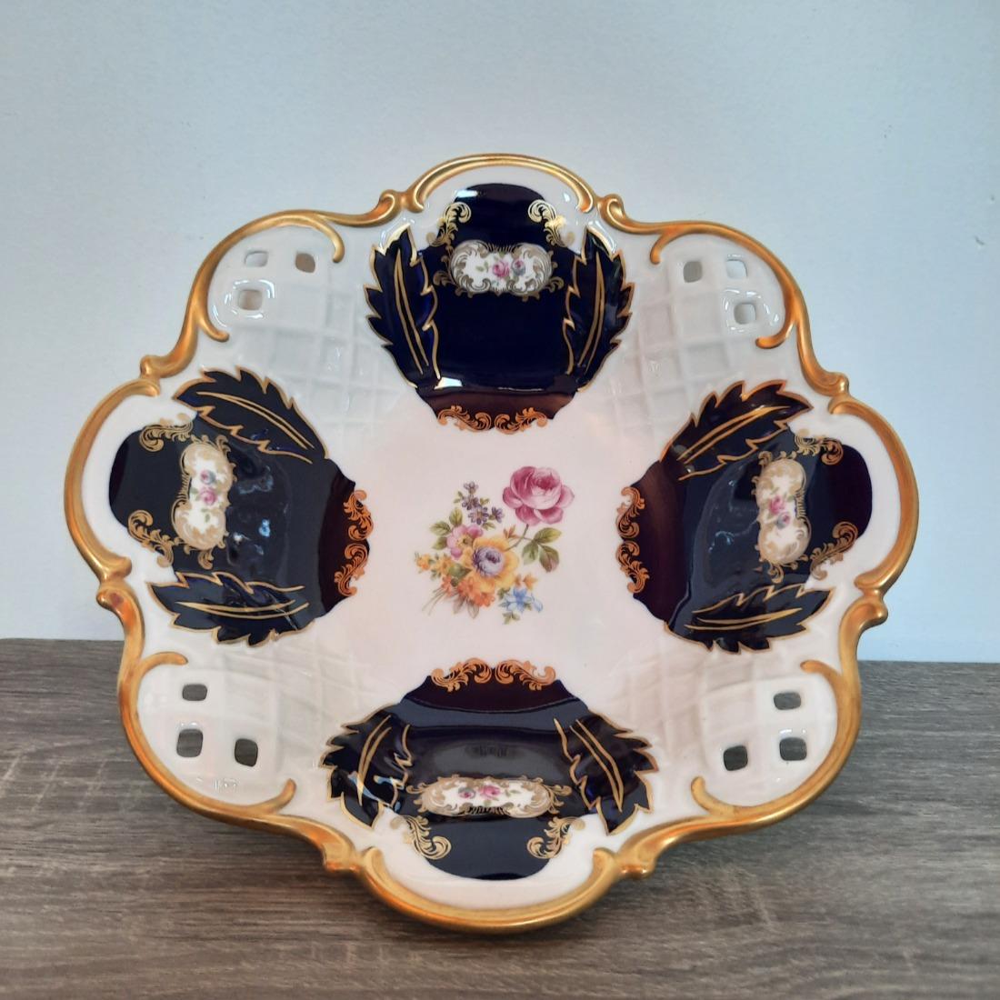 Reichenbach Echt Kobalt Bone China Scalloped Edge Footed Standing ...