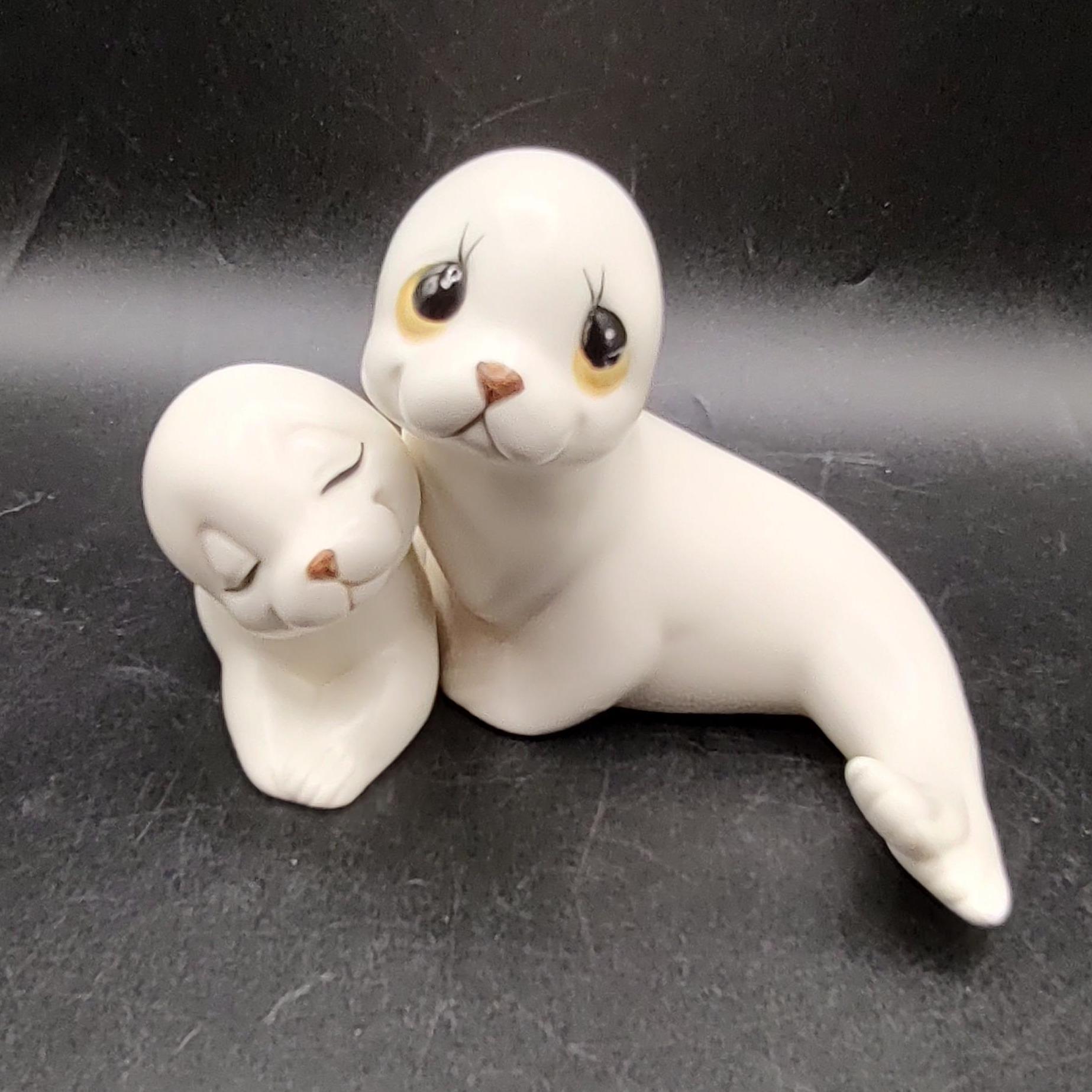 Vtg Oxford Ceramic Hugging Mother And Baby Seals Figurines