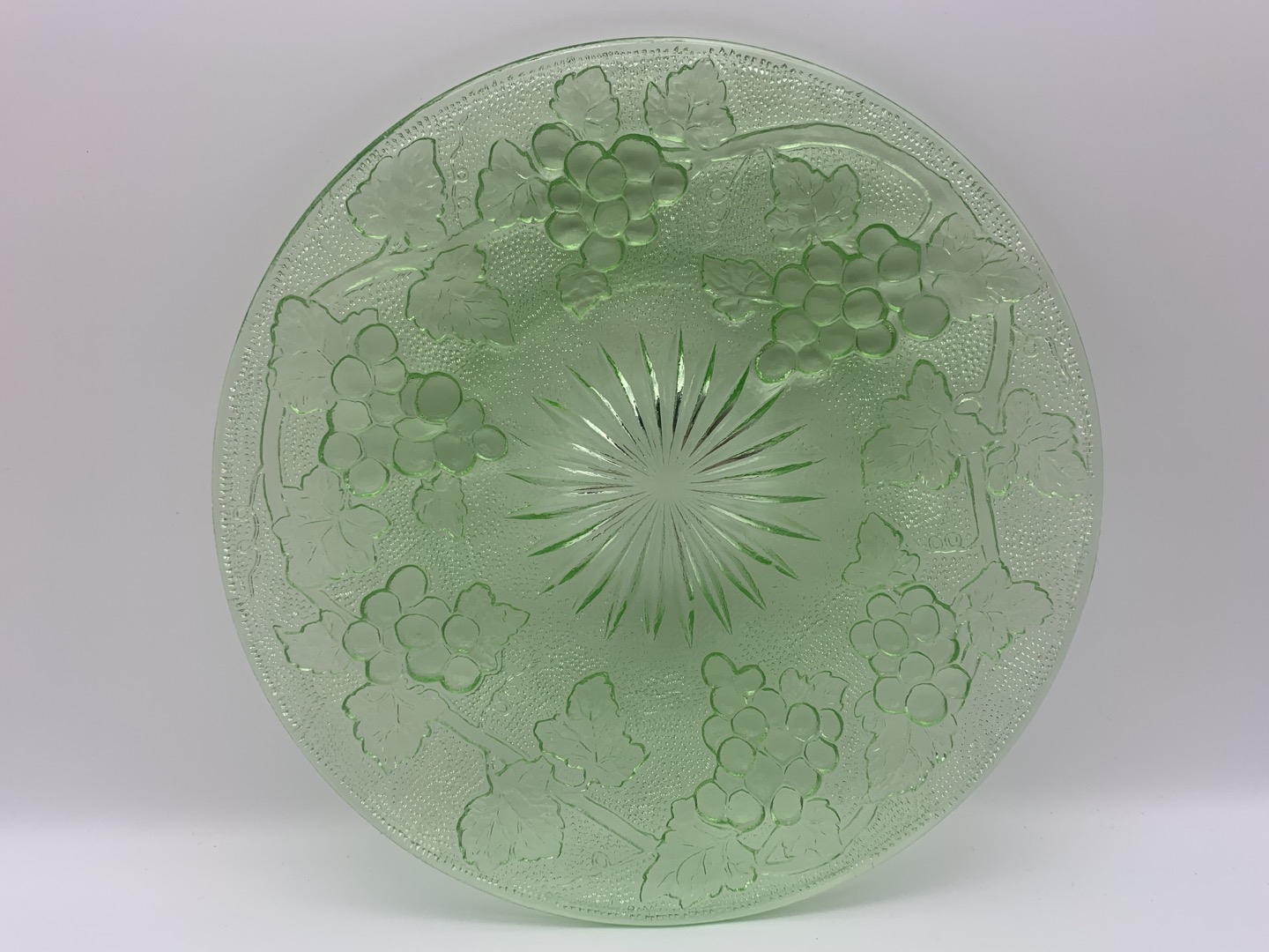 Green Depression Glass Plate Uranium Grapes Leaves Vines Pattern