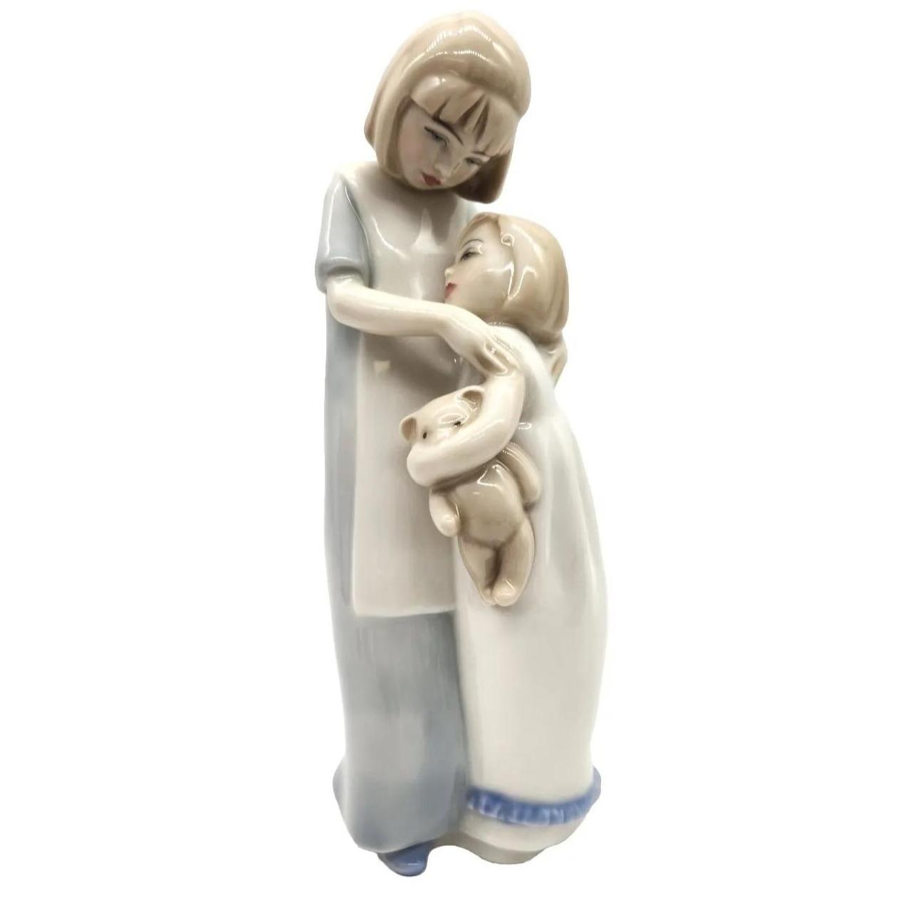 Royal Doulton Reflection Sisterly Love Porcelain Figurine HB3130 t9