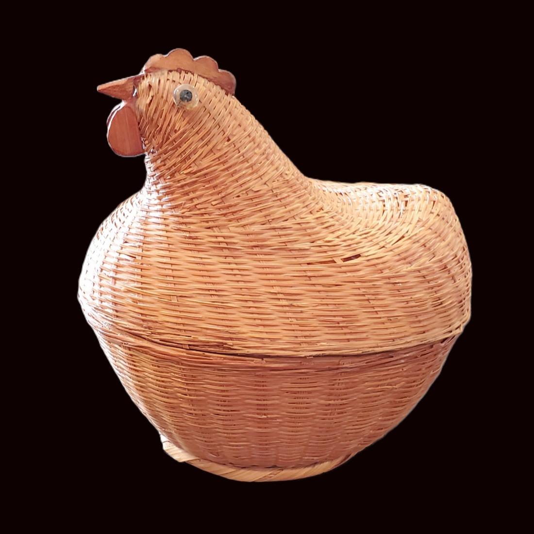 VTG Wicker Rattan Nesting Hen Basket With Lid, Wooden Comb & Glass Eyes