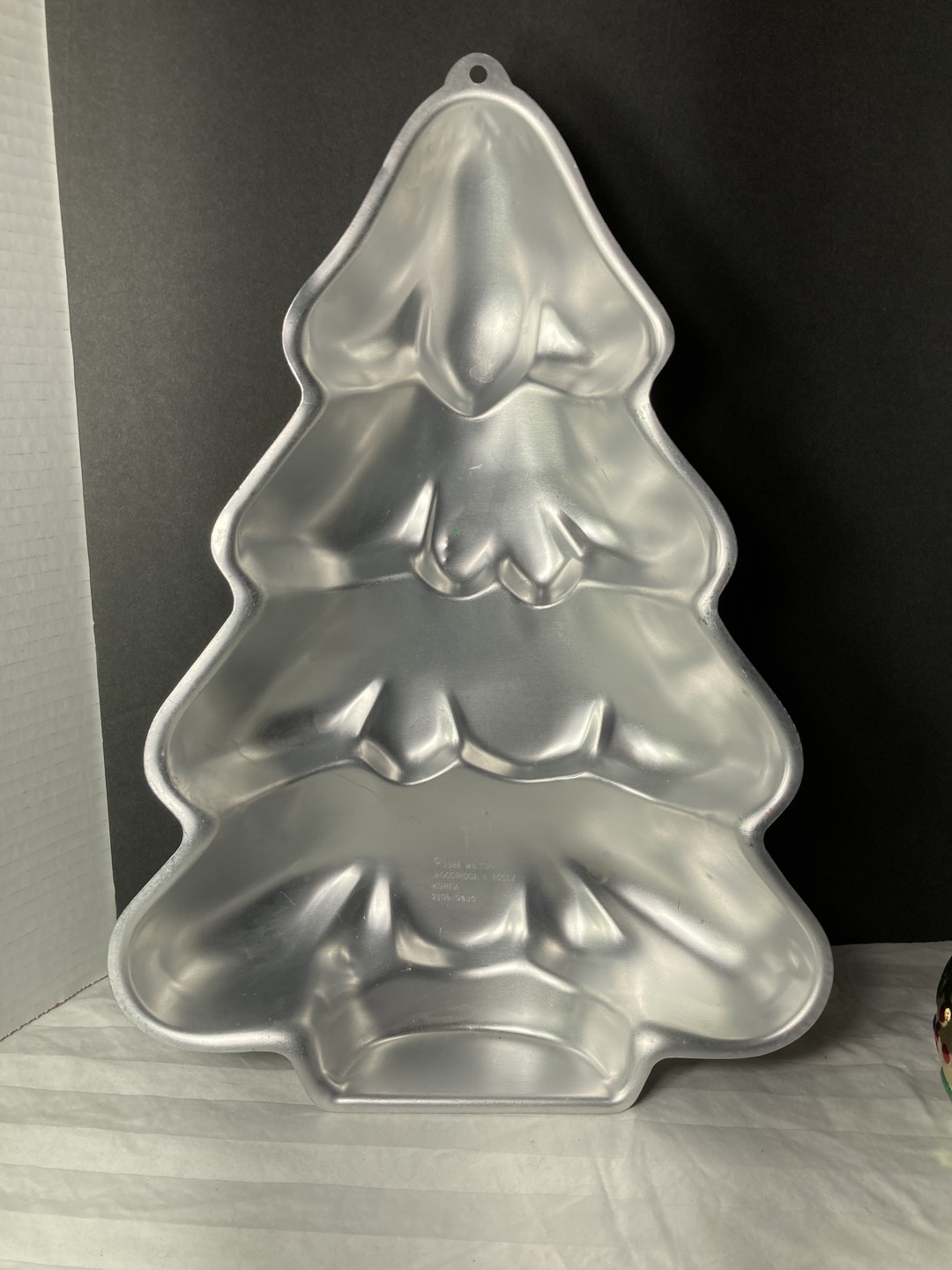 1986 Vintage Wilton Christmas Tree Cake Pan Has Hole At Top To Hang On Wall