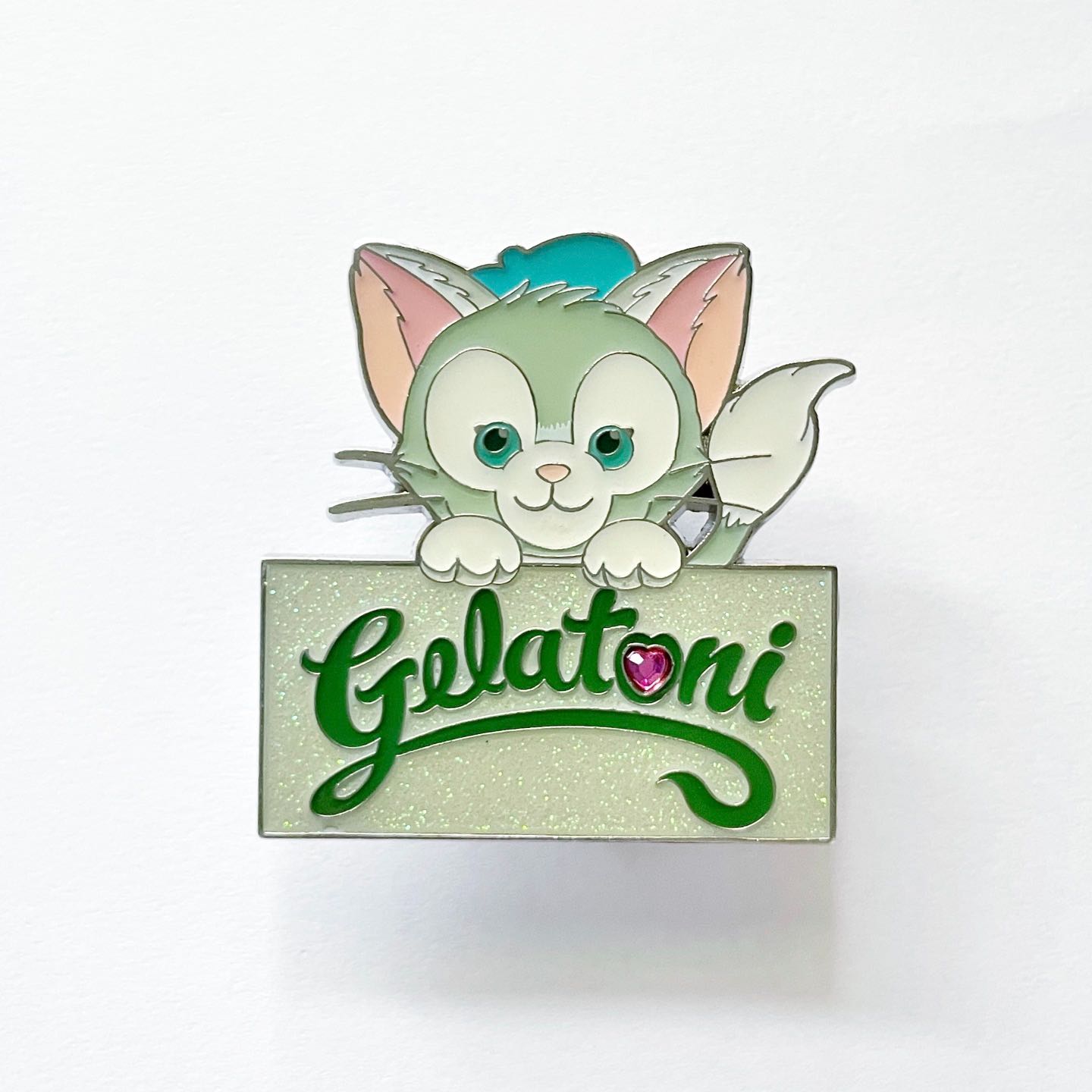 Shanghai Disneyland - Gelatoni holding a plate with his name pin- 2017