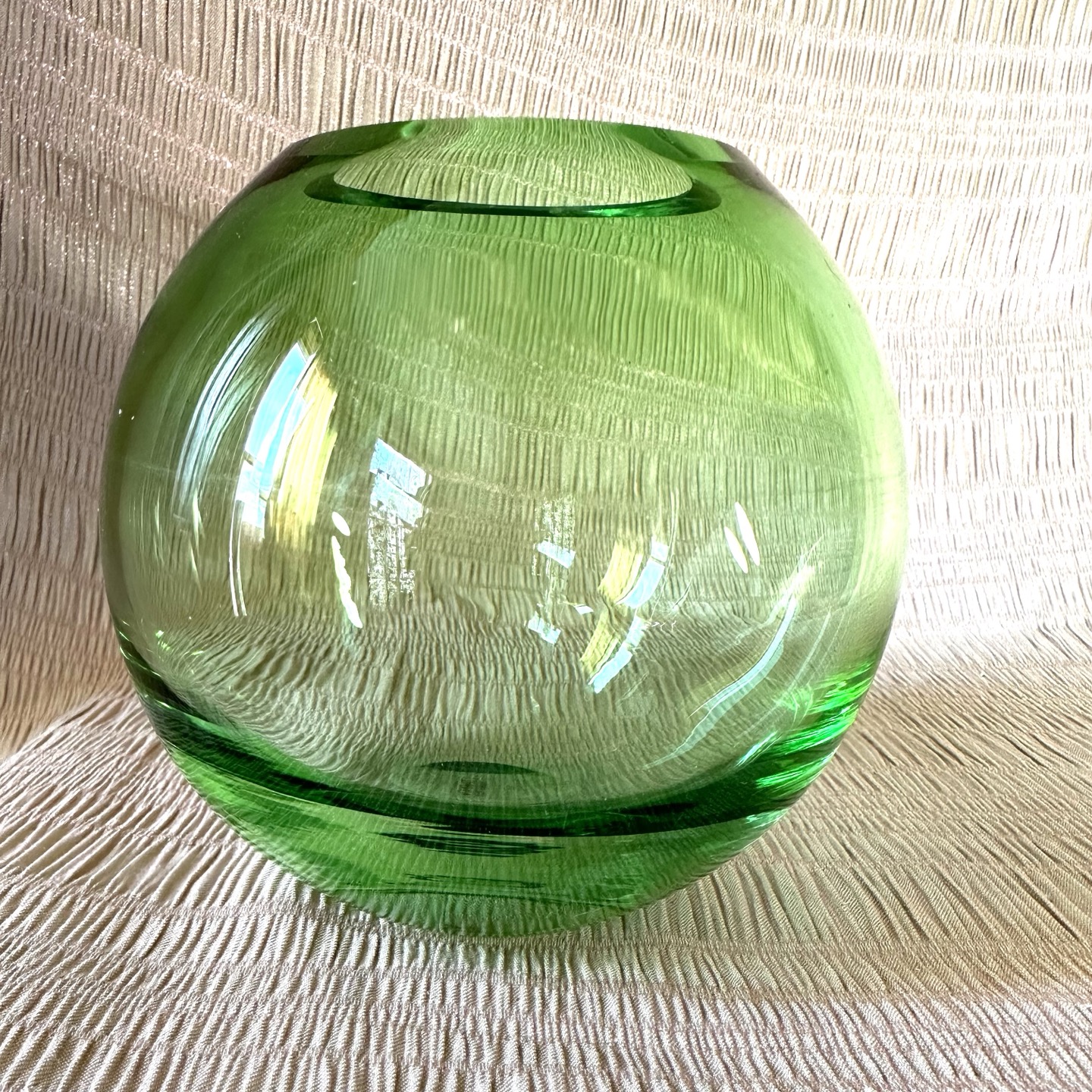 Tarnow Poland Art Glass Vase 5” No Issues Vivid Green Round