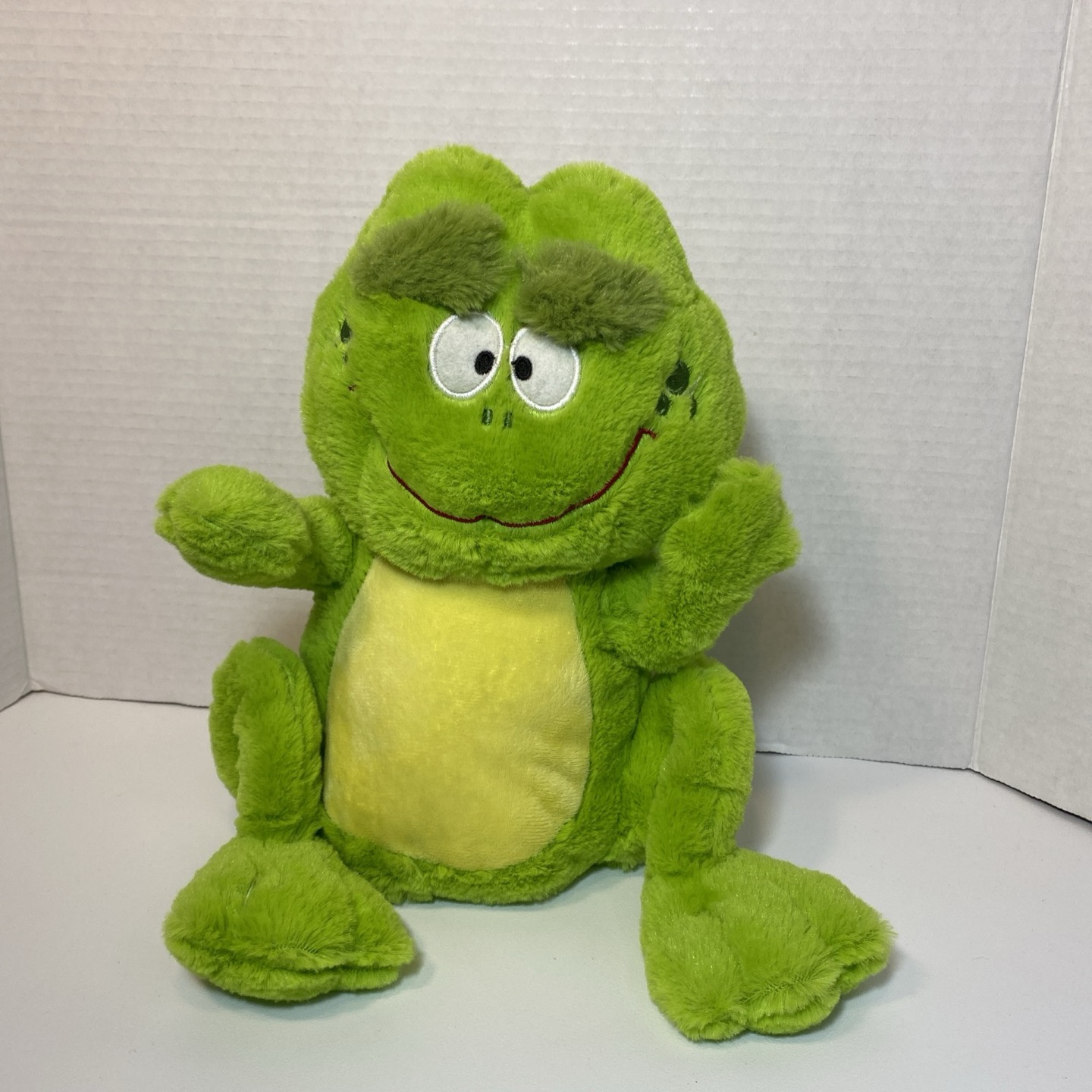 Gemmy Interactive Frog Plush- Sings & Dances To Aretha Franklin ...