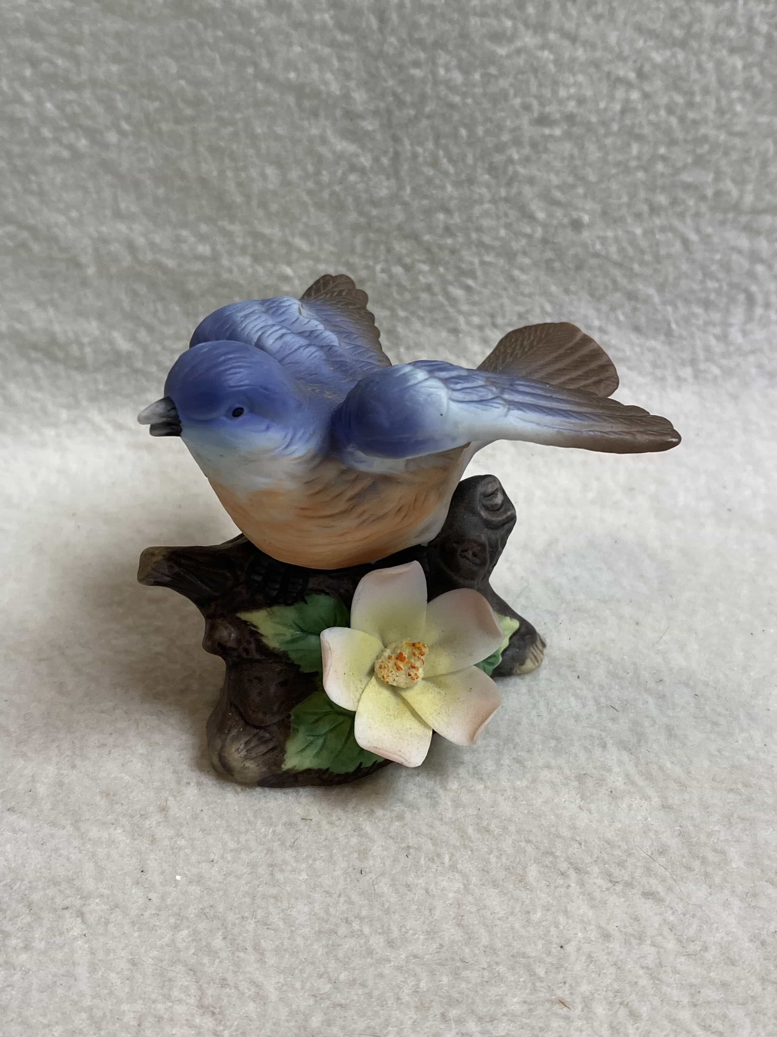 Vintage Eastern Bluebird Figurine (N100)
