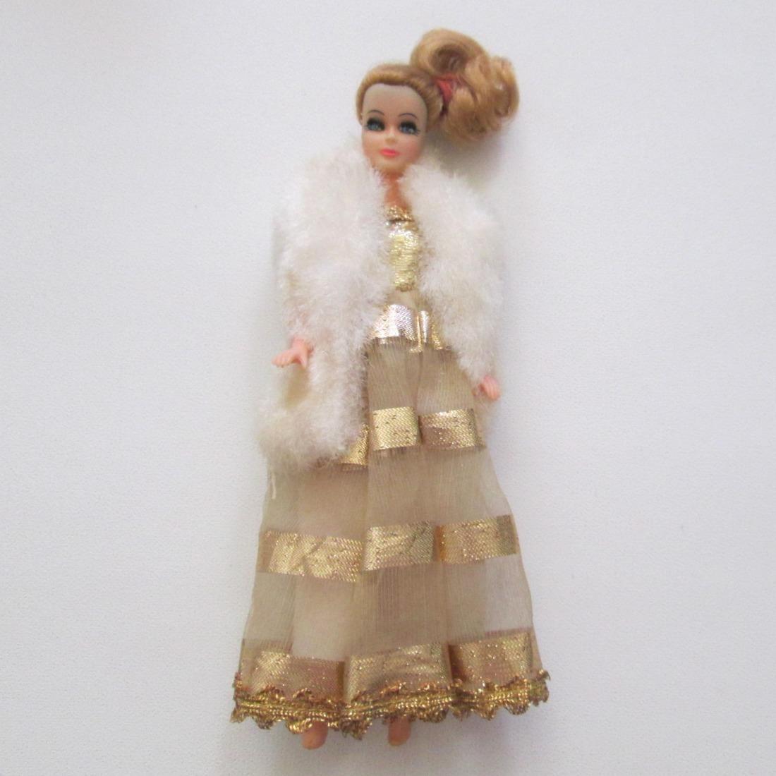 Dawn Model Agency Denise Doll Gold Go Round Dress With Fur 8311 Green Flaw