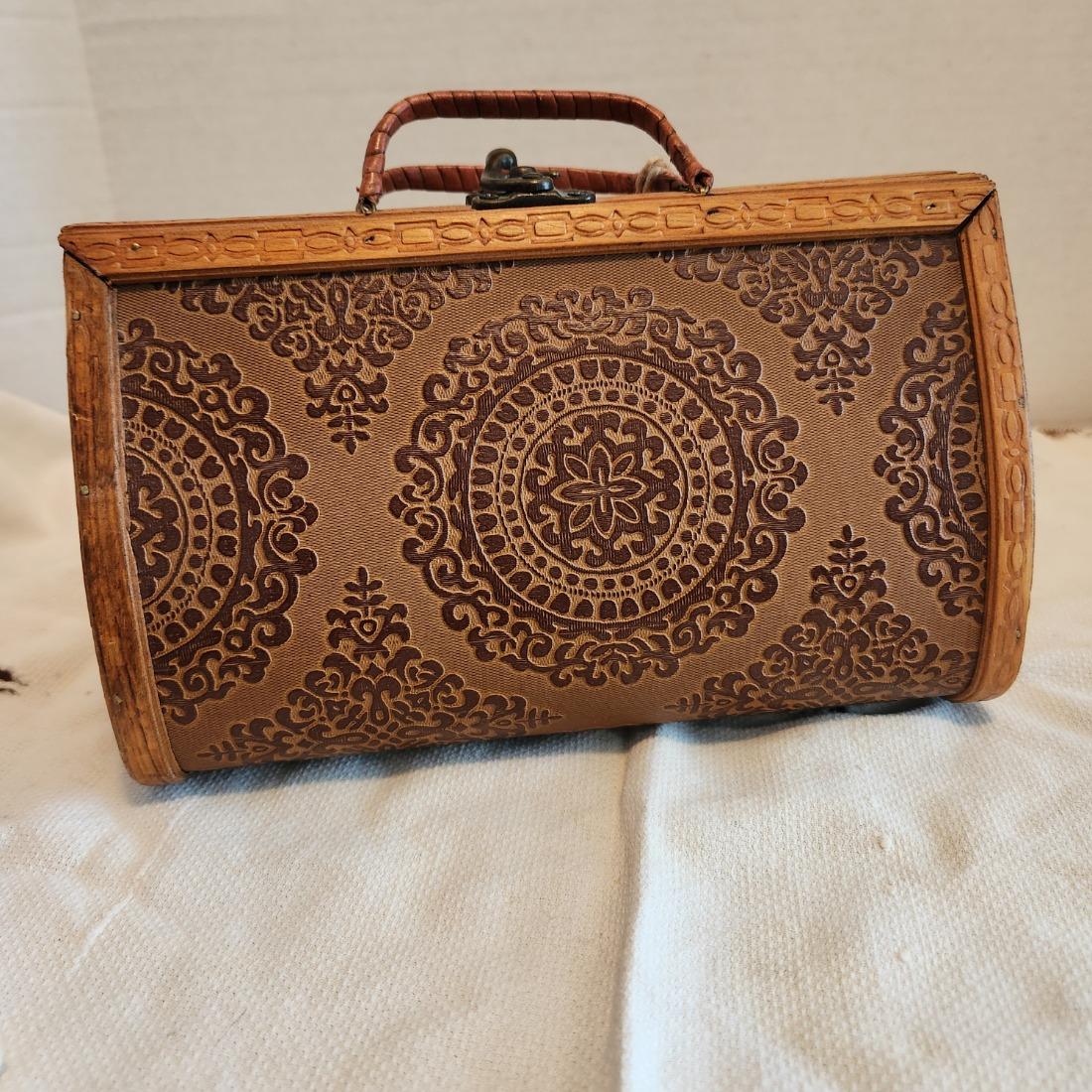 Vintage BOHO Wooden Purse 1970s Scalloped Design