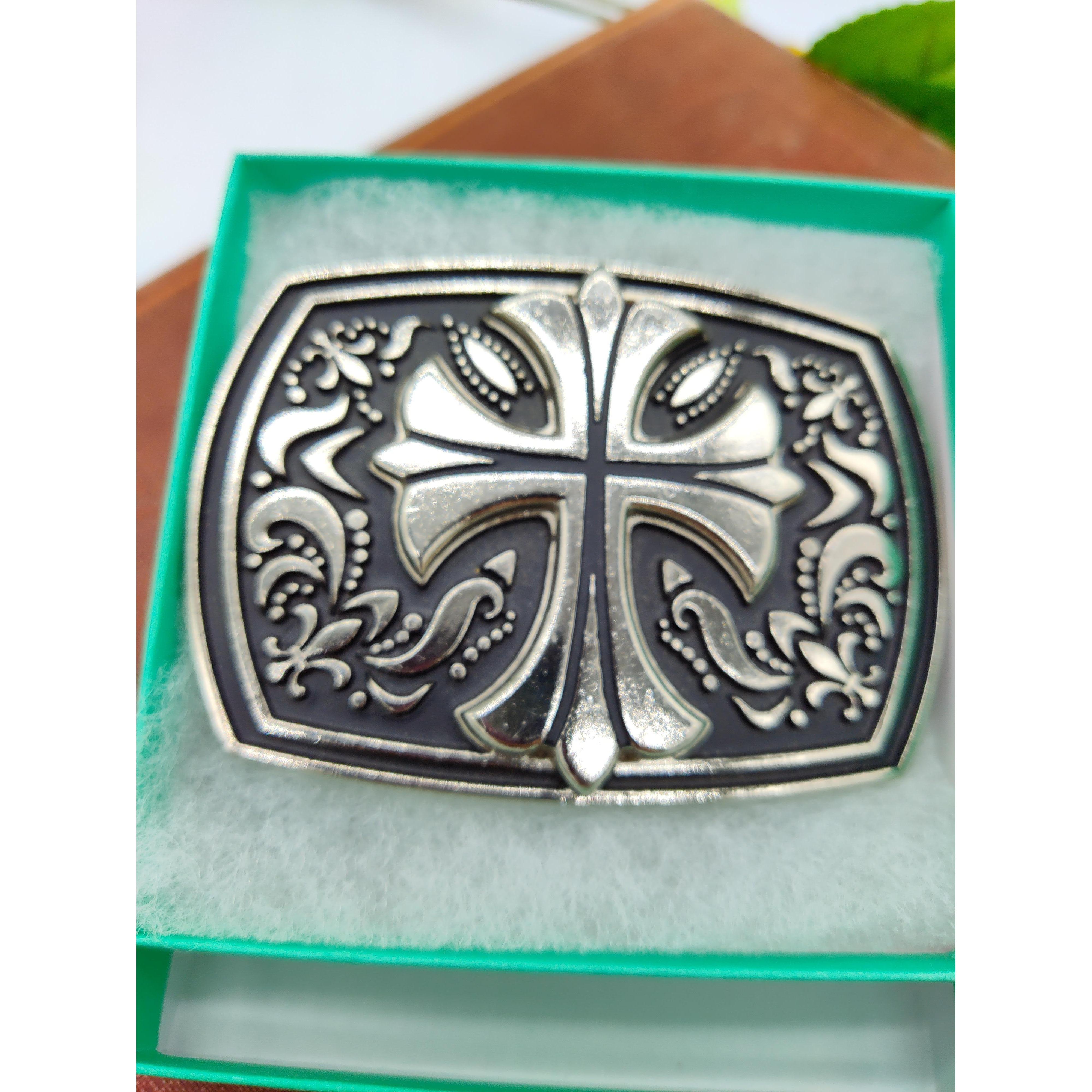 Cross Belt Buckle