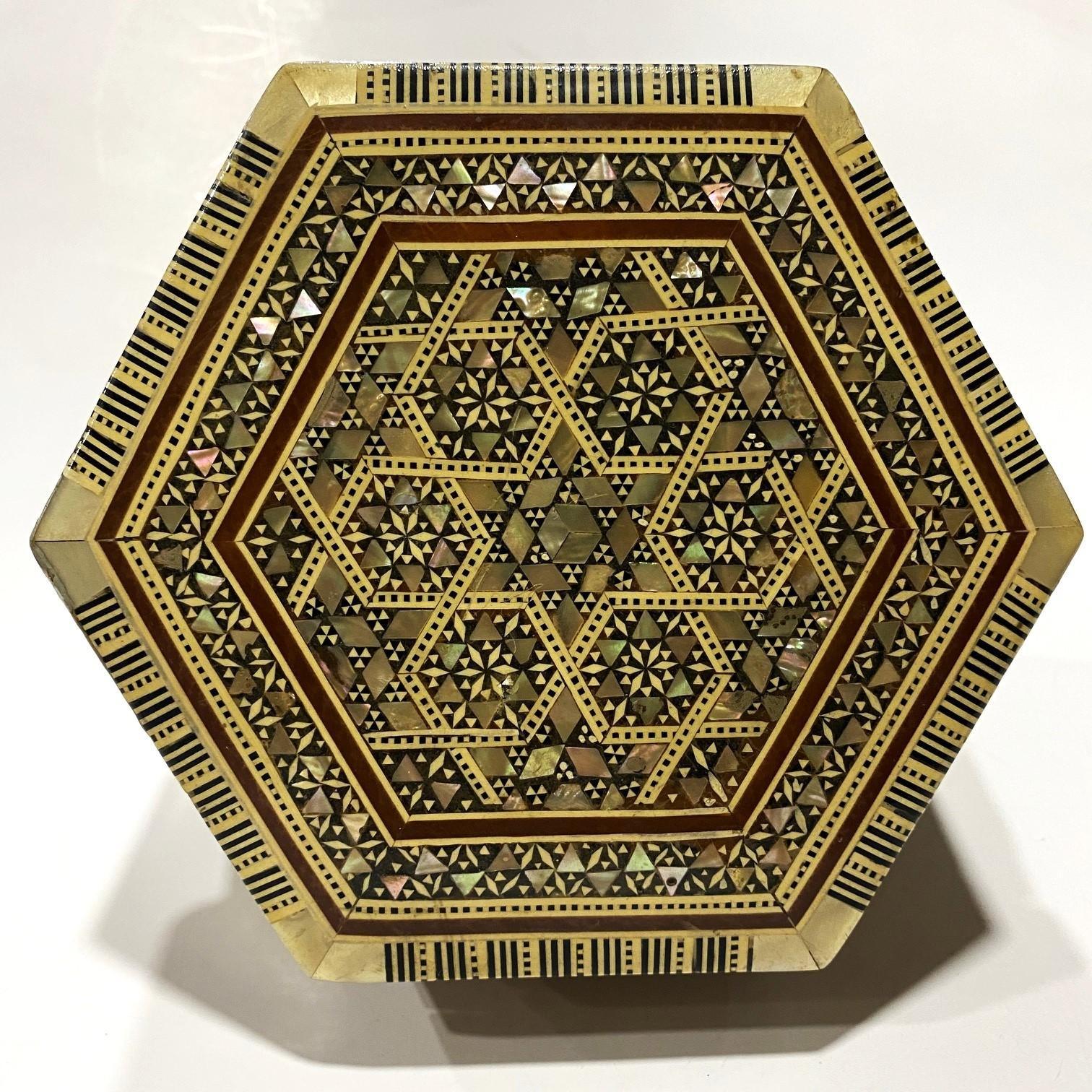 VTG Inlaid Mother of Pearl Wooden Hexagon Trinket/Jewelry Box