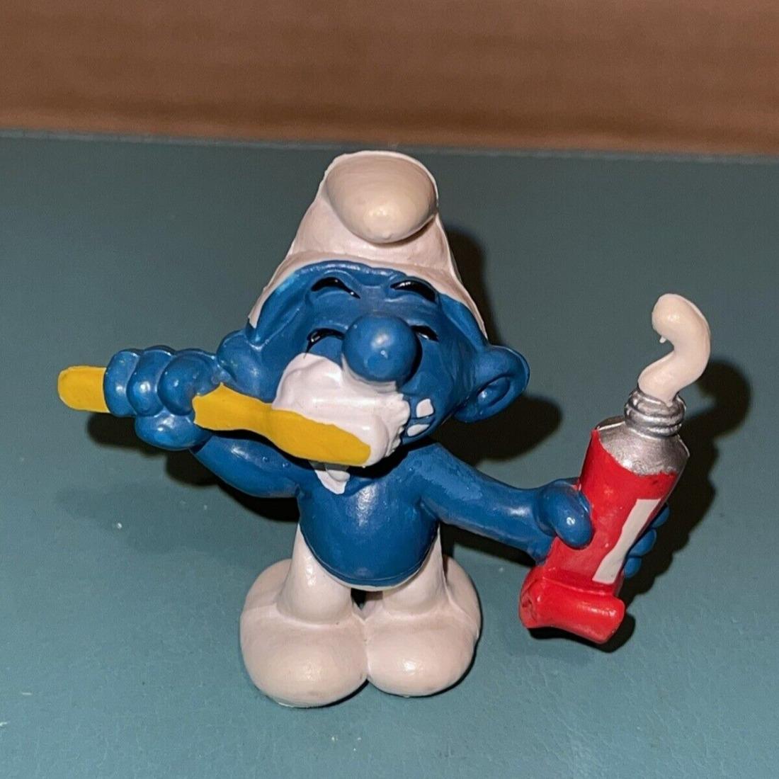 Vintage Smurf Brushing Teeth PVC Figure Peyo Schleich Smurfs Figurine