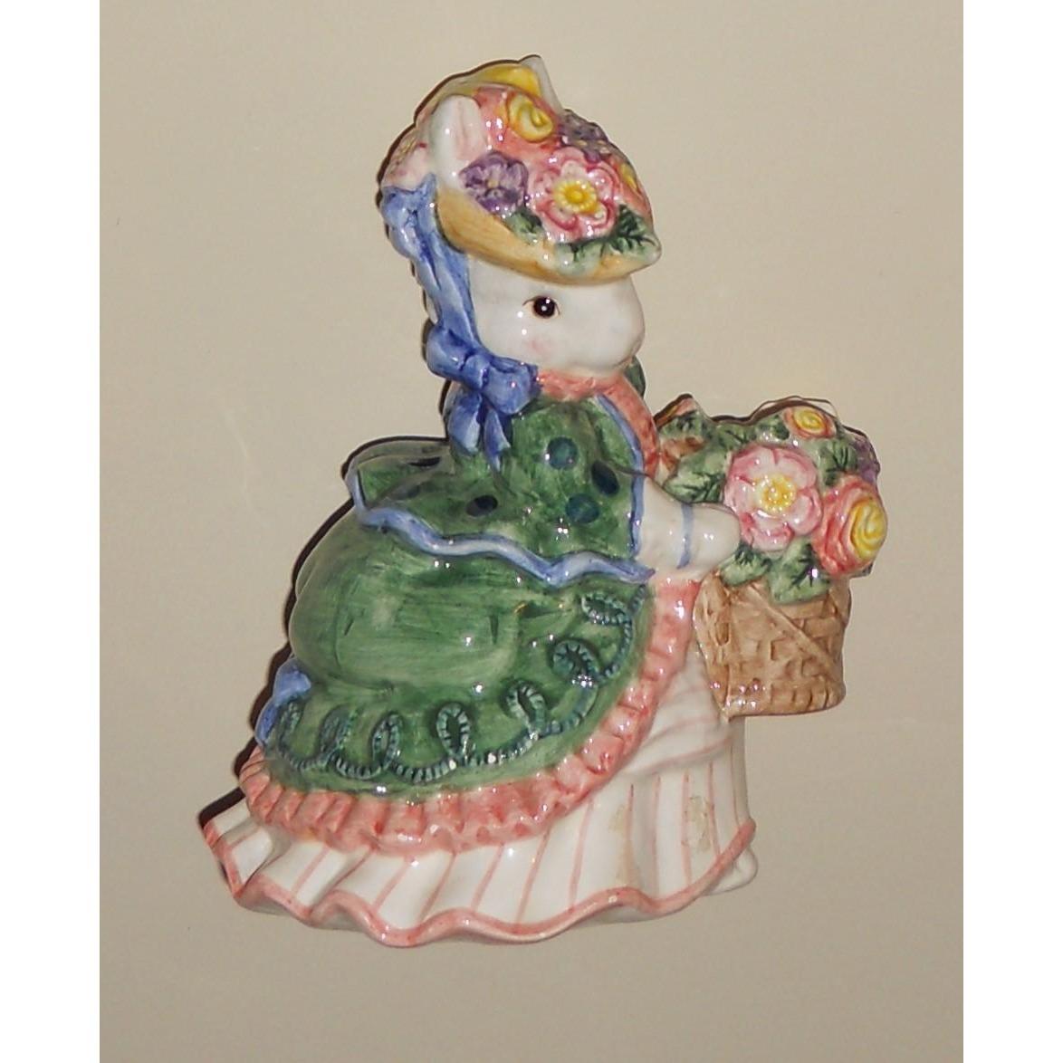 Fitz and Floyd Rabbit with Flower Bouquet Figurine 1995 bunny figure