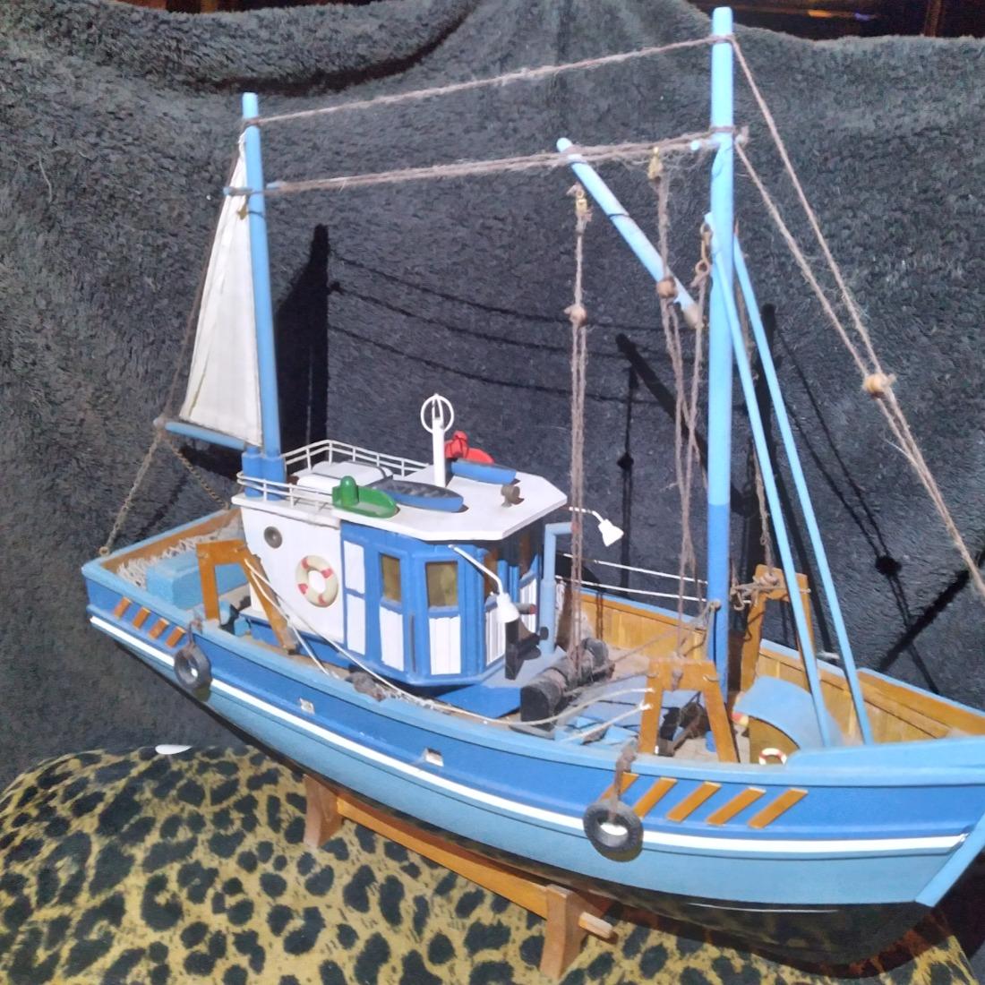 17.5" Wooden Model Shrimp/Crab Hauler Fishing Boat