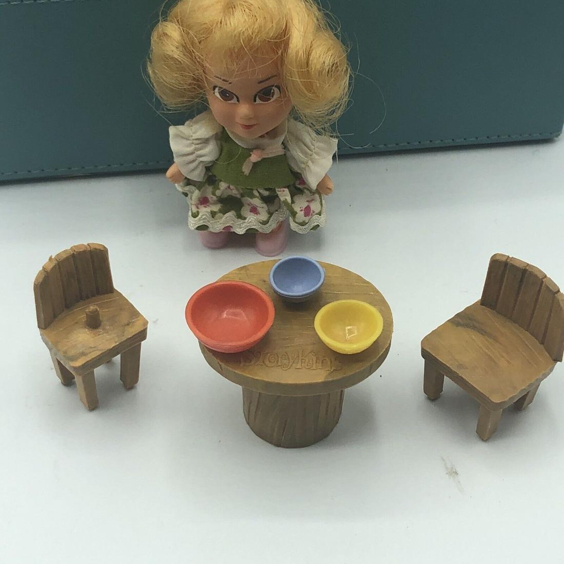 1967 Hasbro Storykins Goldilocks Table/Chairs/Bowls Doll