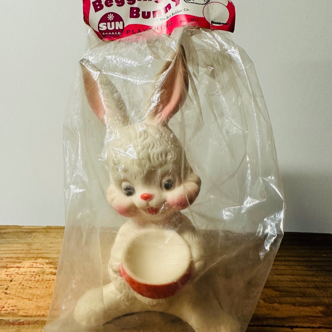 Sun Rubber Co. "White Begging Bunny"