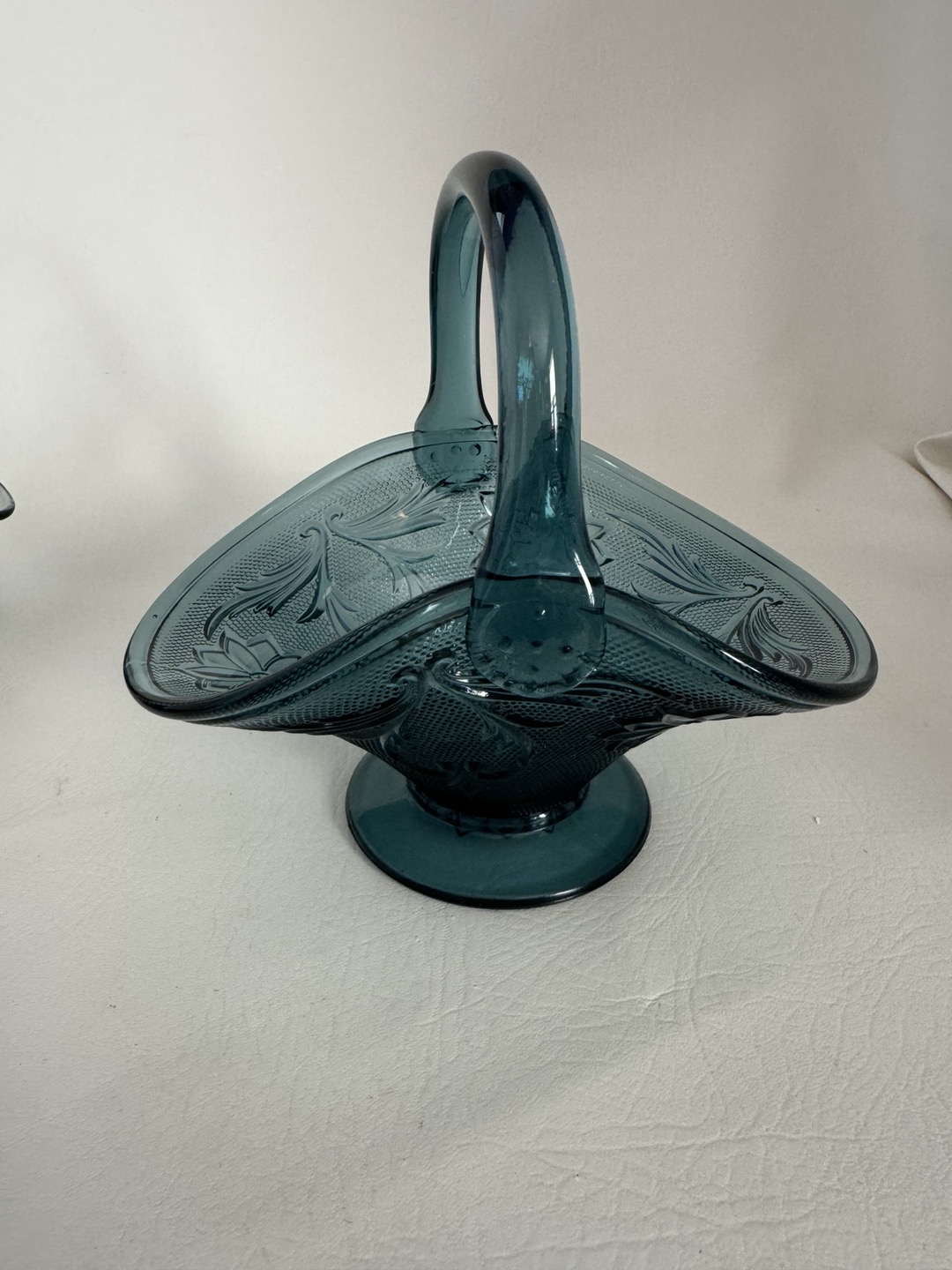 Tiara Glass Bicentennial Colonial Blue Sandwich Basket