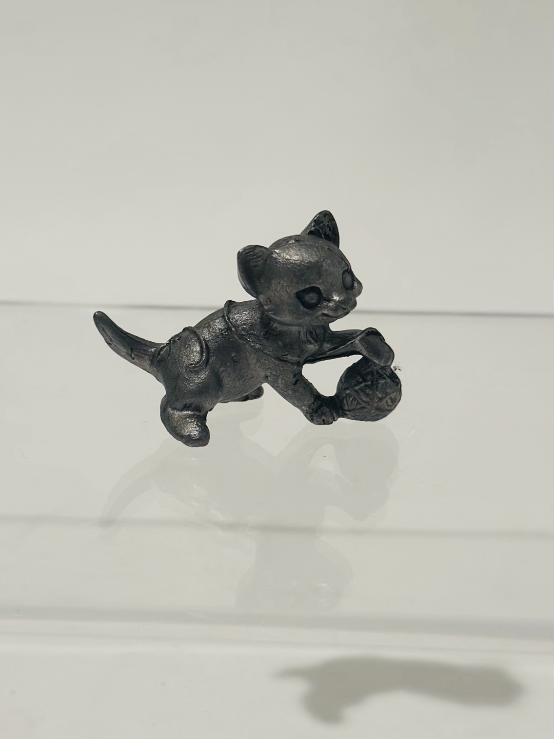 VTG Miniature Pewter Cat Kitten Kitty With Yarn Ball, Highly Detailed