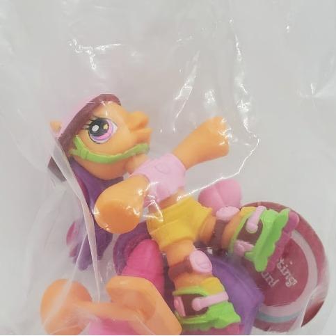 My Little Pony Ponyville Skating fun with Scootaloo G3 Figure