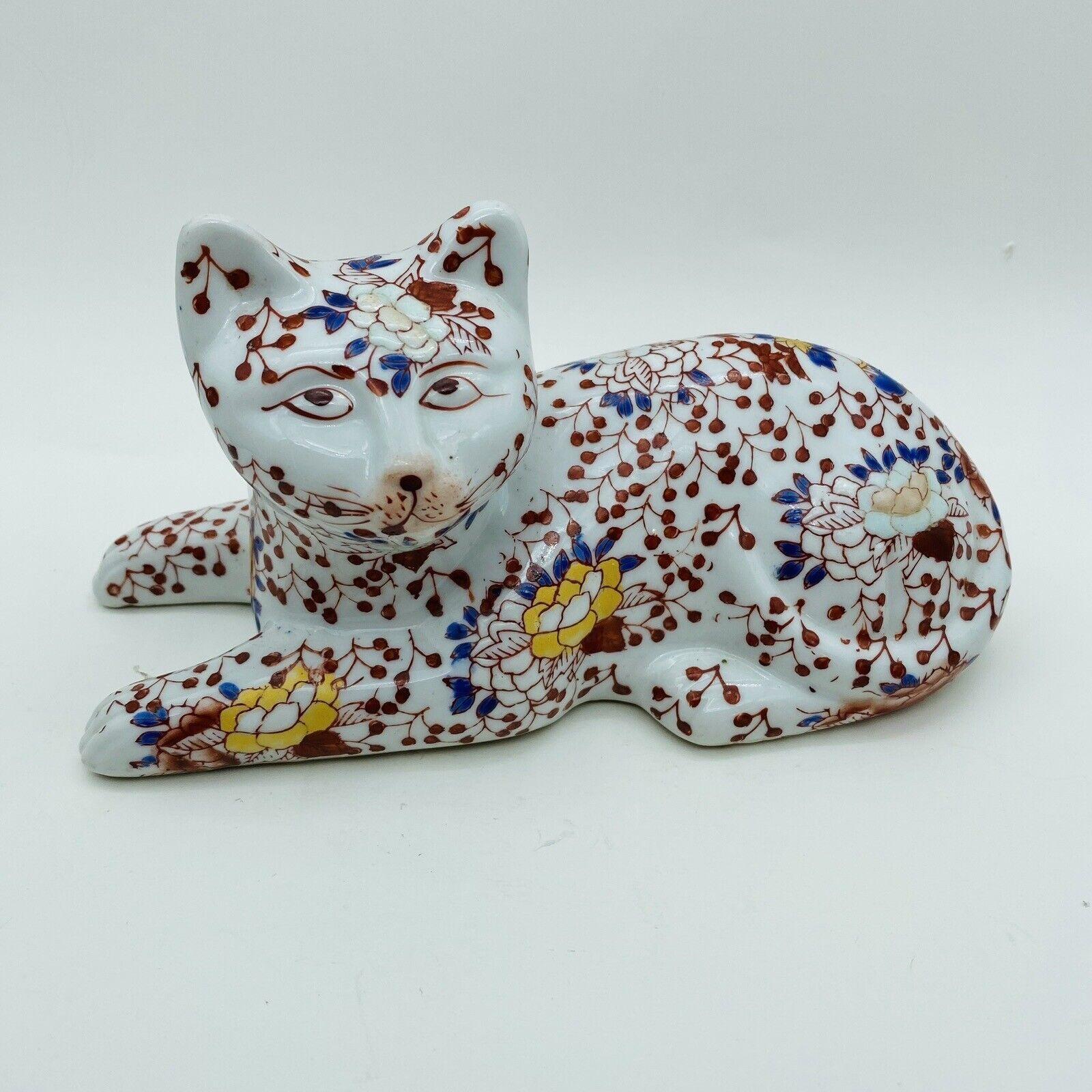 32 Vintage Chinese Imari Resting Cat Kitten porcelain Figurine
