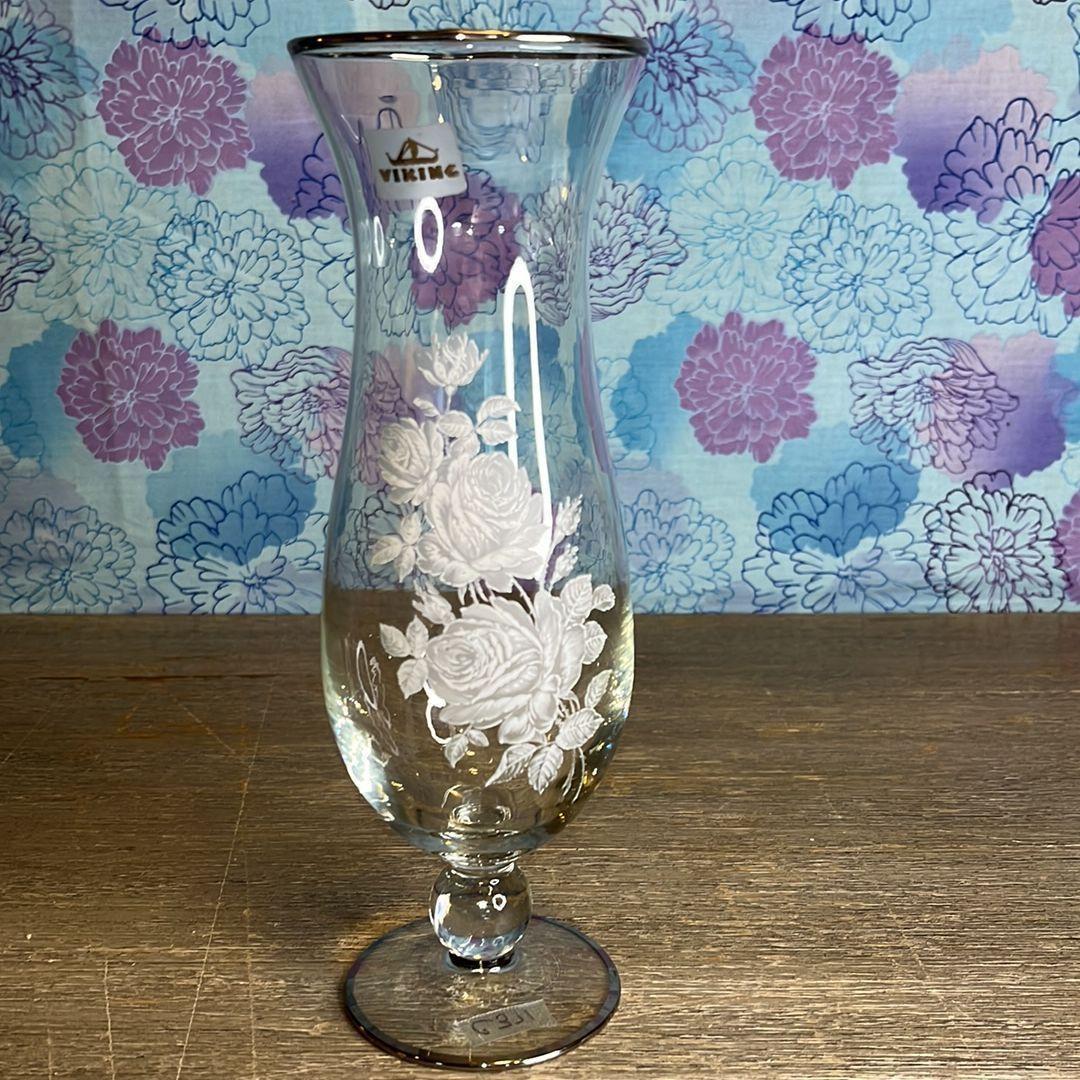 VIN Viking pedestal vase