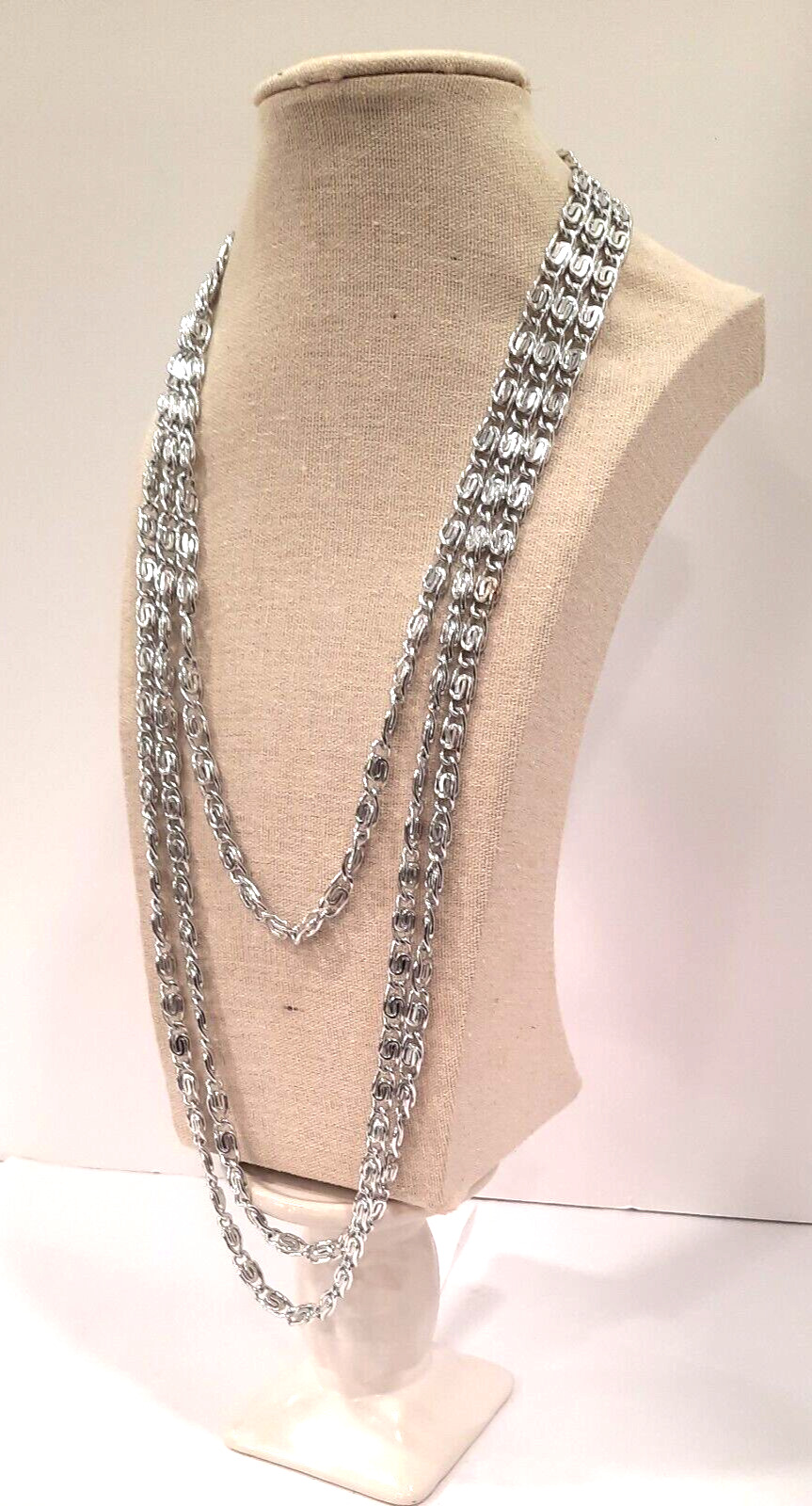 Vintage Sarah Coventry Two tier Silvertone Chain Necklace Origin : Canada
