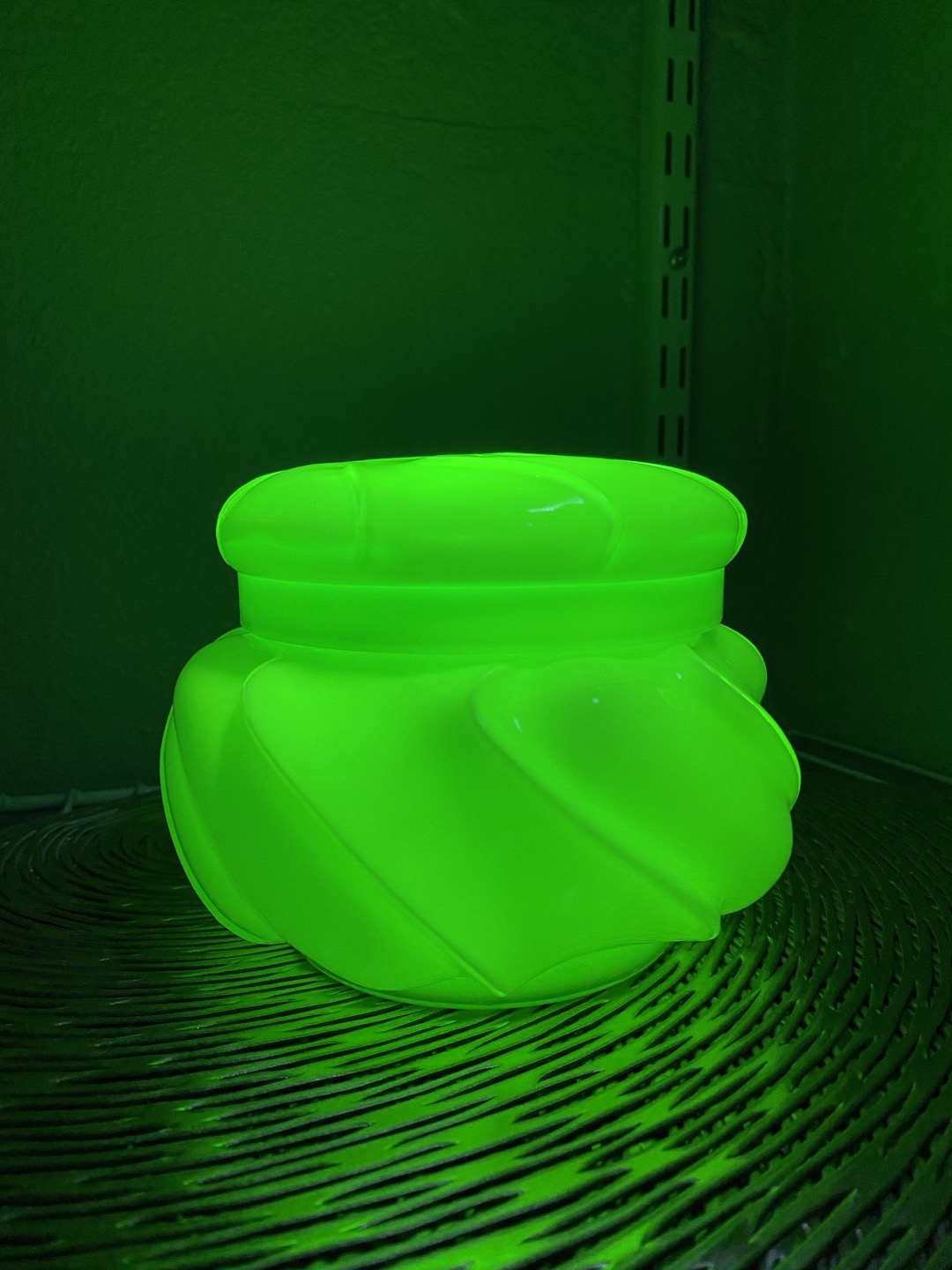 URANIUM FENTON PUFF BOX WAVECREST Apple Green Overlay Cased Glass - Glows