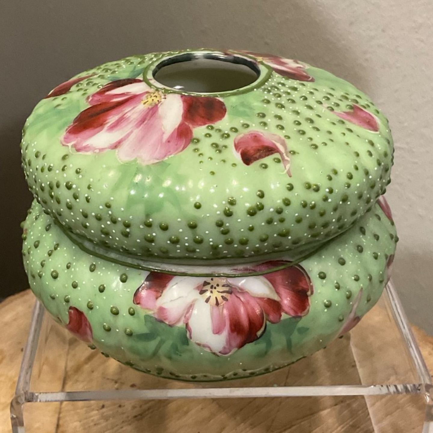 Green Beaded “Magnolia” Porcelain Hair Receiver