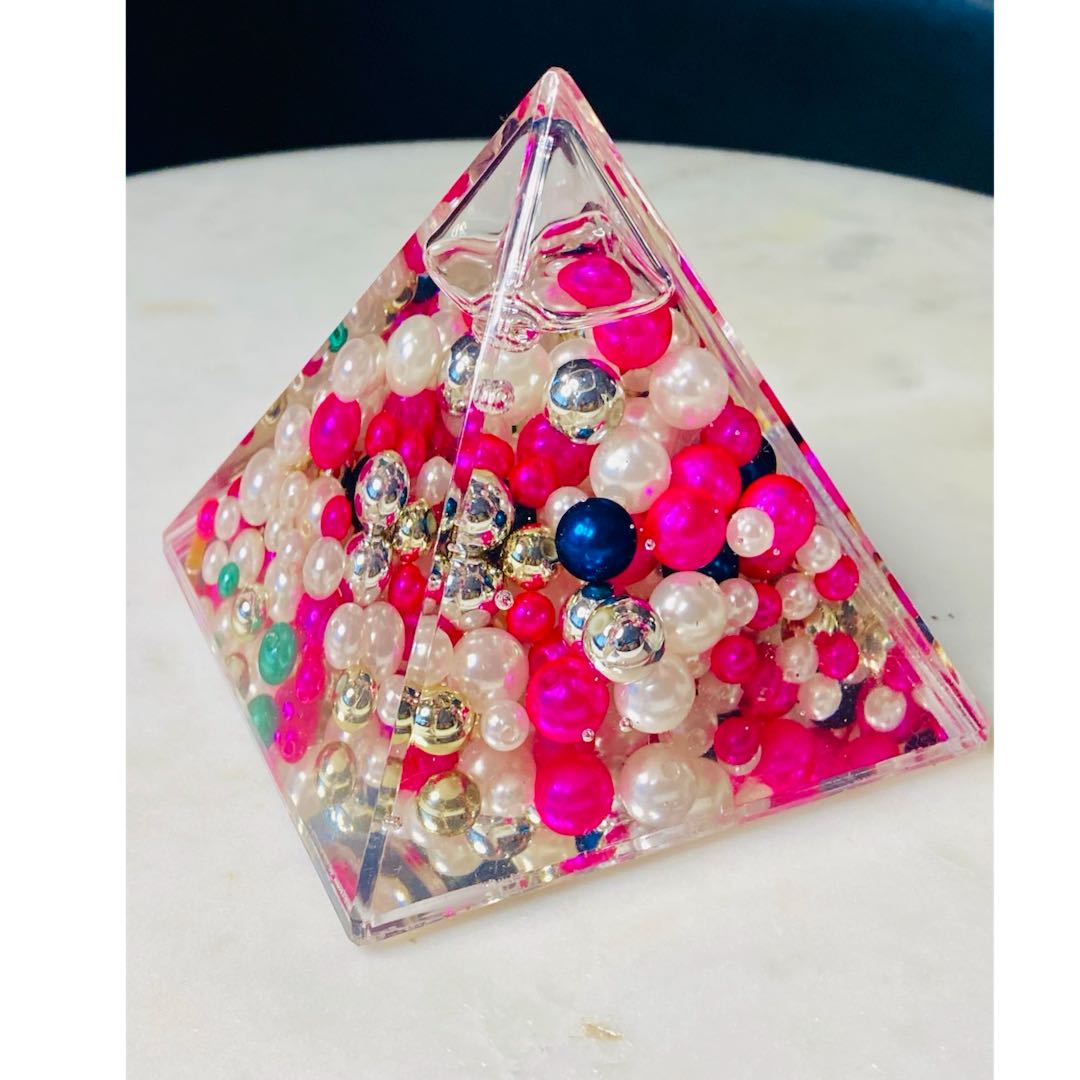 1990 Worldwidely Lucite Pyramid Floating Pearl Paperweight