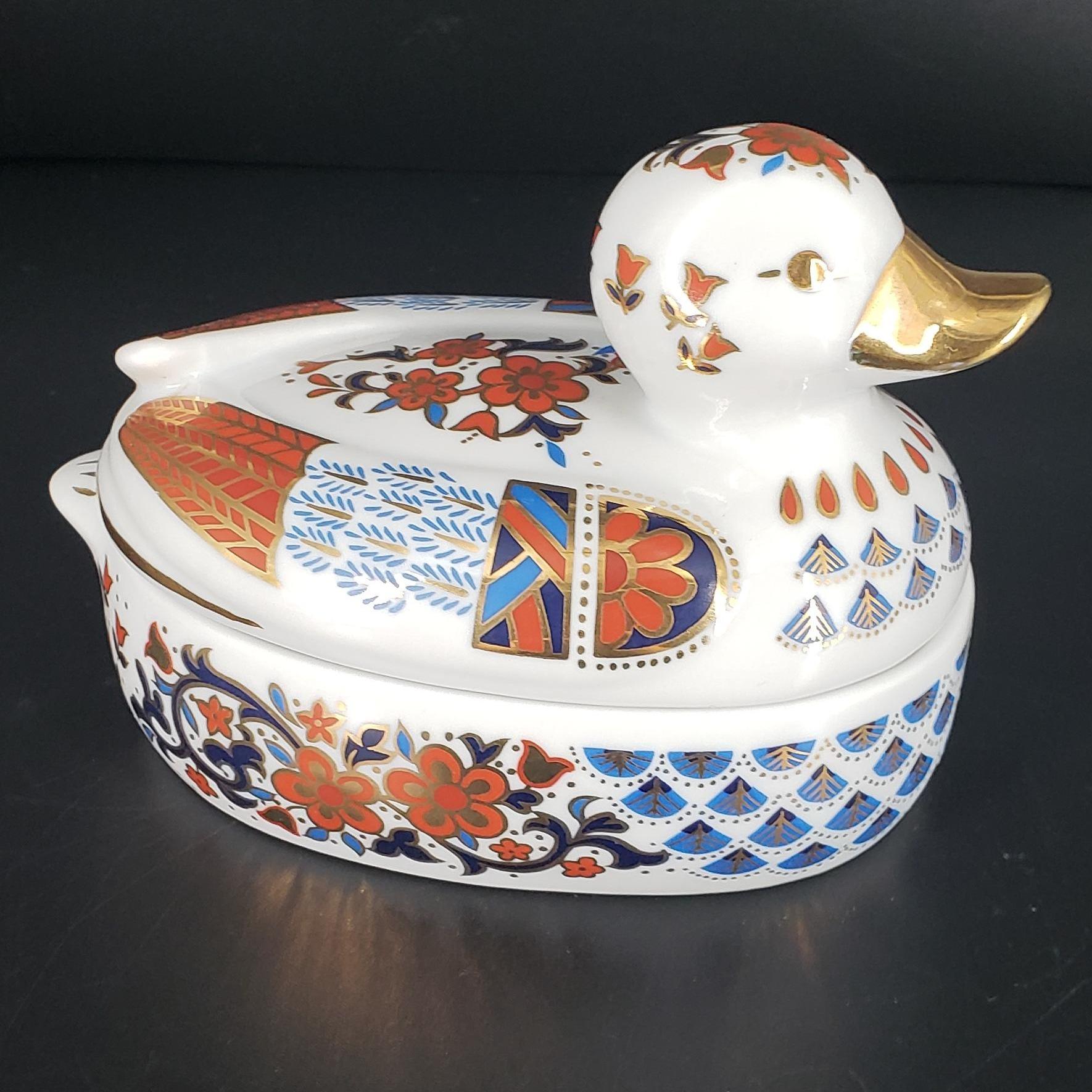 Imari Porcelain Duck Covered Trinket Box Trimmed In Gold