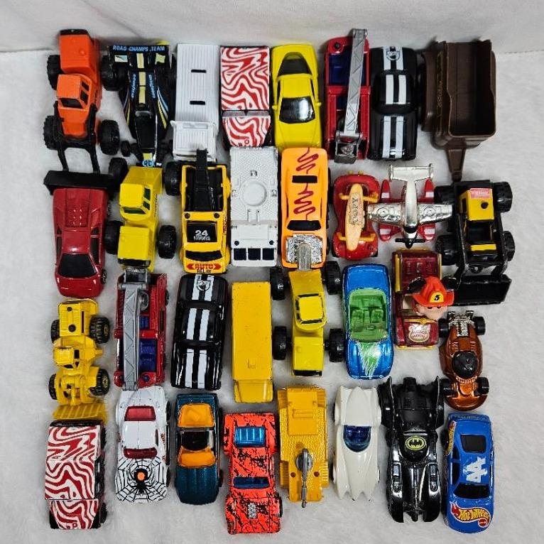 Vintage Mixed Toy Vehicle Lot 32 Piece