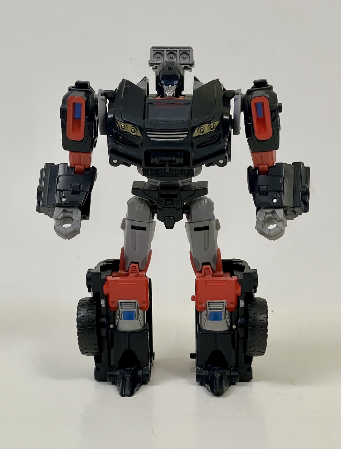 Transformers Thrillimg 30 Trailcutter Deluxe Class IDW