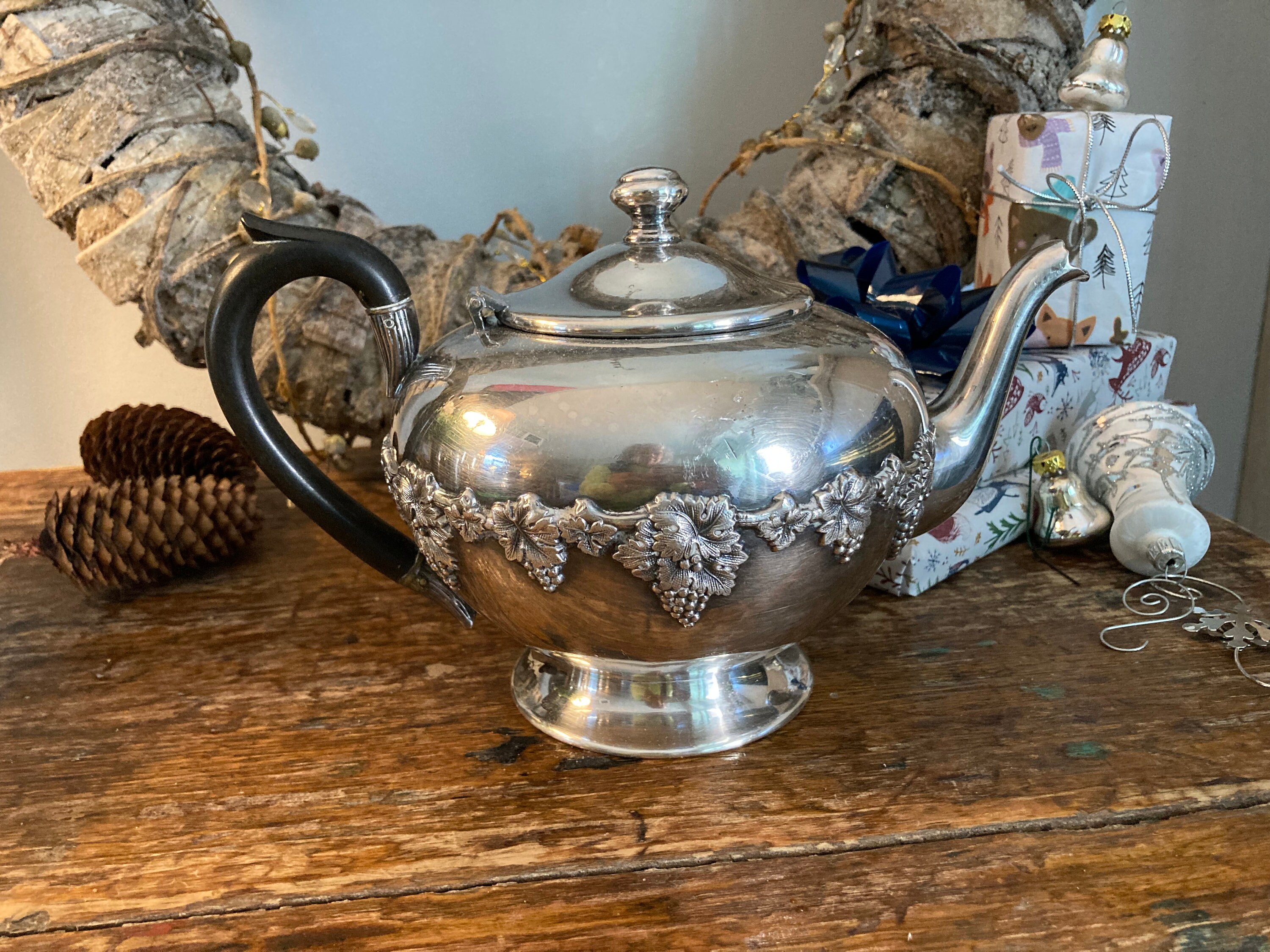 Wm Rogers Silver Tea Pot Bakelite Handle 1940