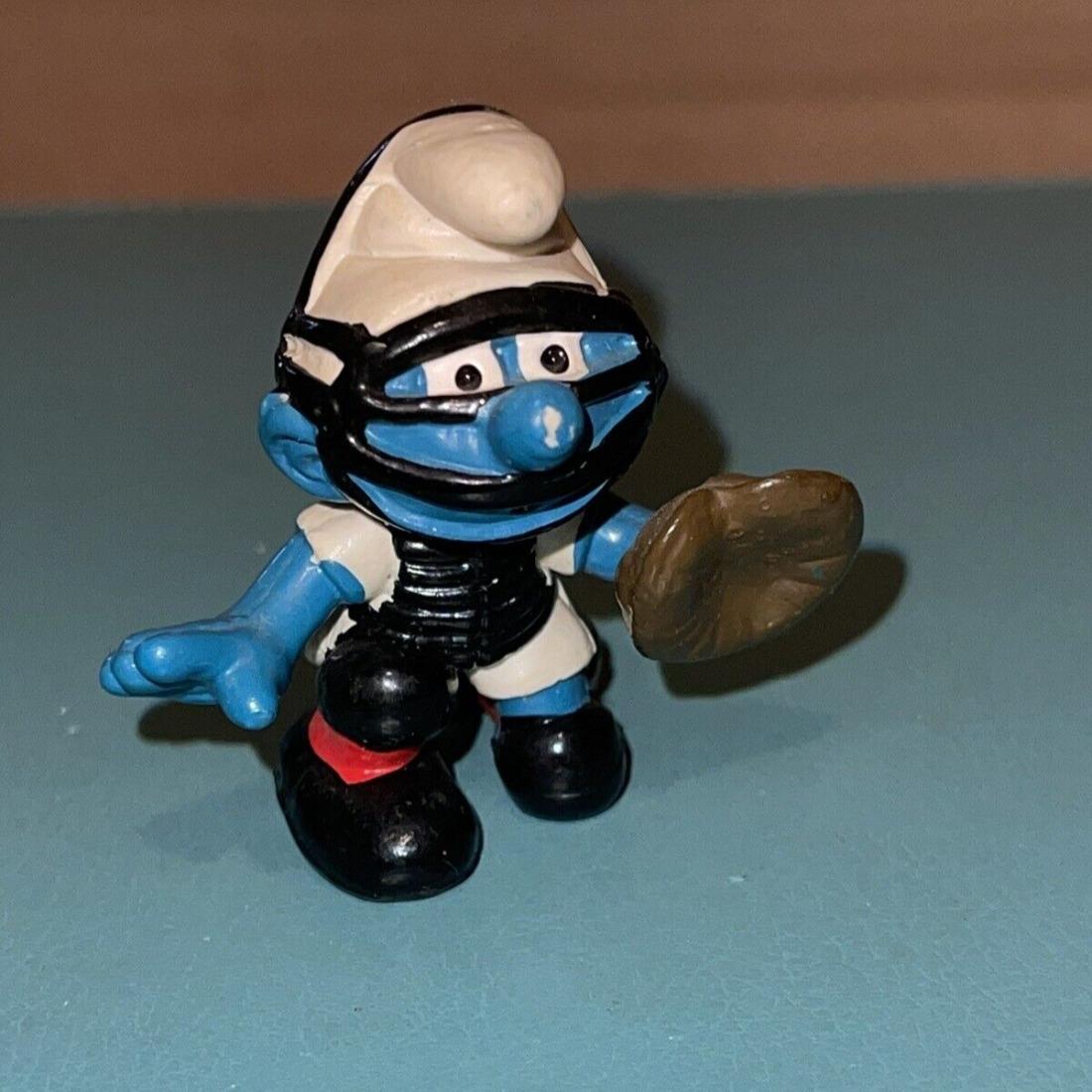 Vintage Smurfs Toy Smurf Baseball Player Catcher Figure Schleich Peyo