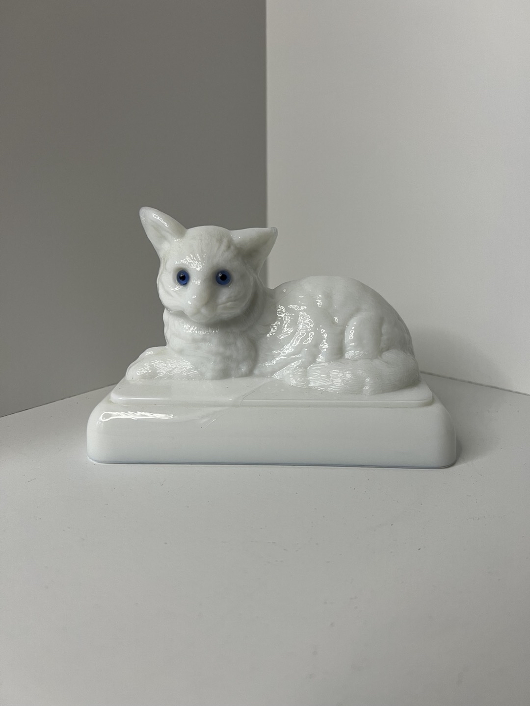 Westmoreland Blue Eyed Cat Lid. Milk Glass.